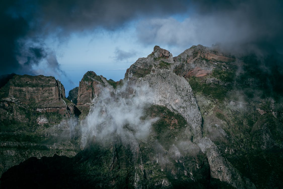 Clouds over Peaks in Mountains · Free Stock Photo Clouds over Peaks in Mountains · Free Stock Photo