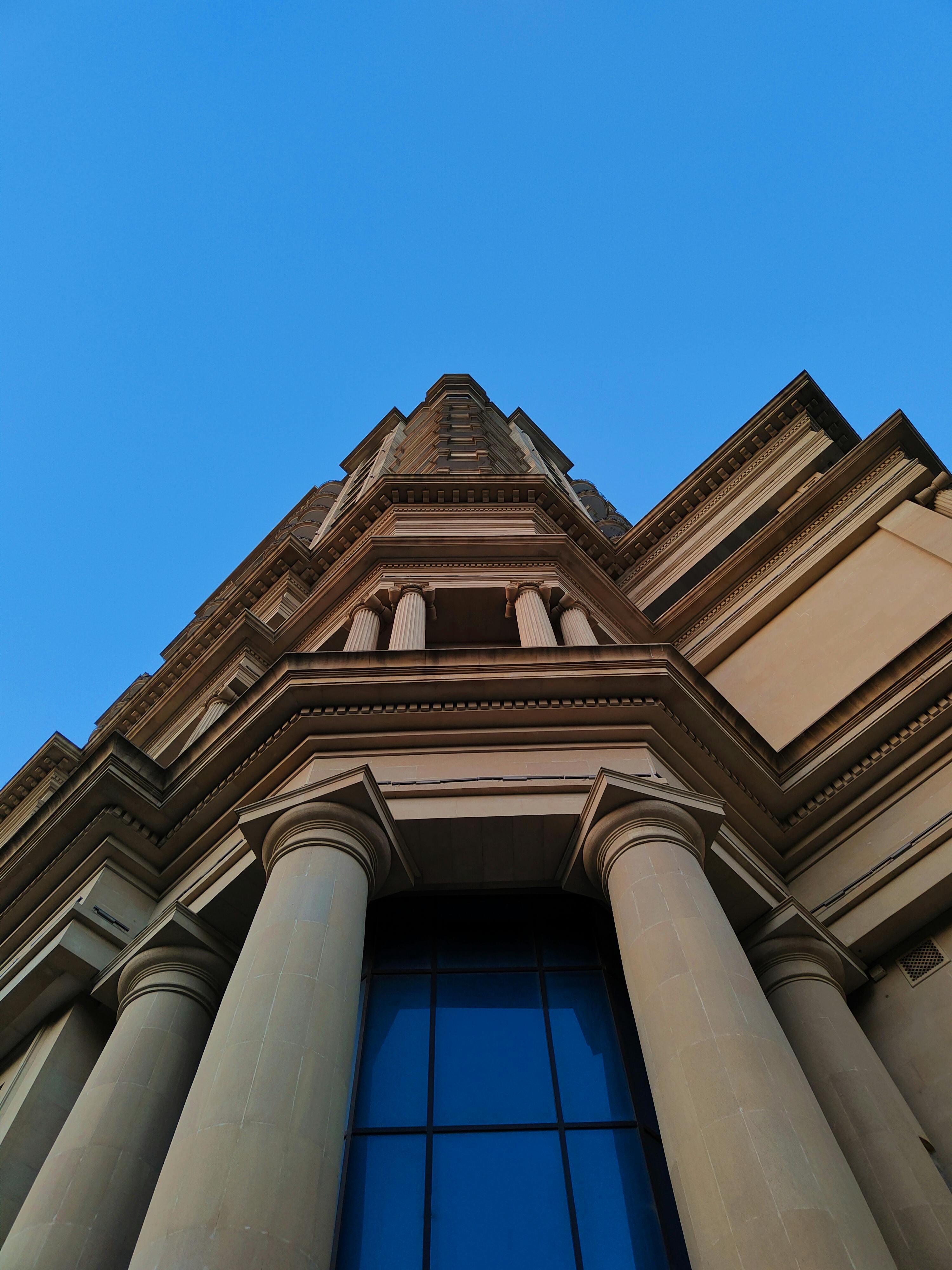 Building with Columns · Free Stock Photo