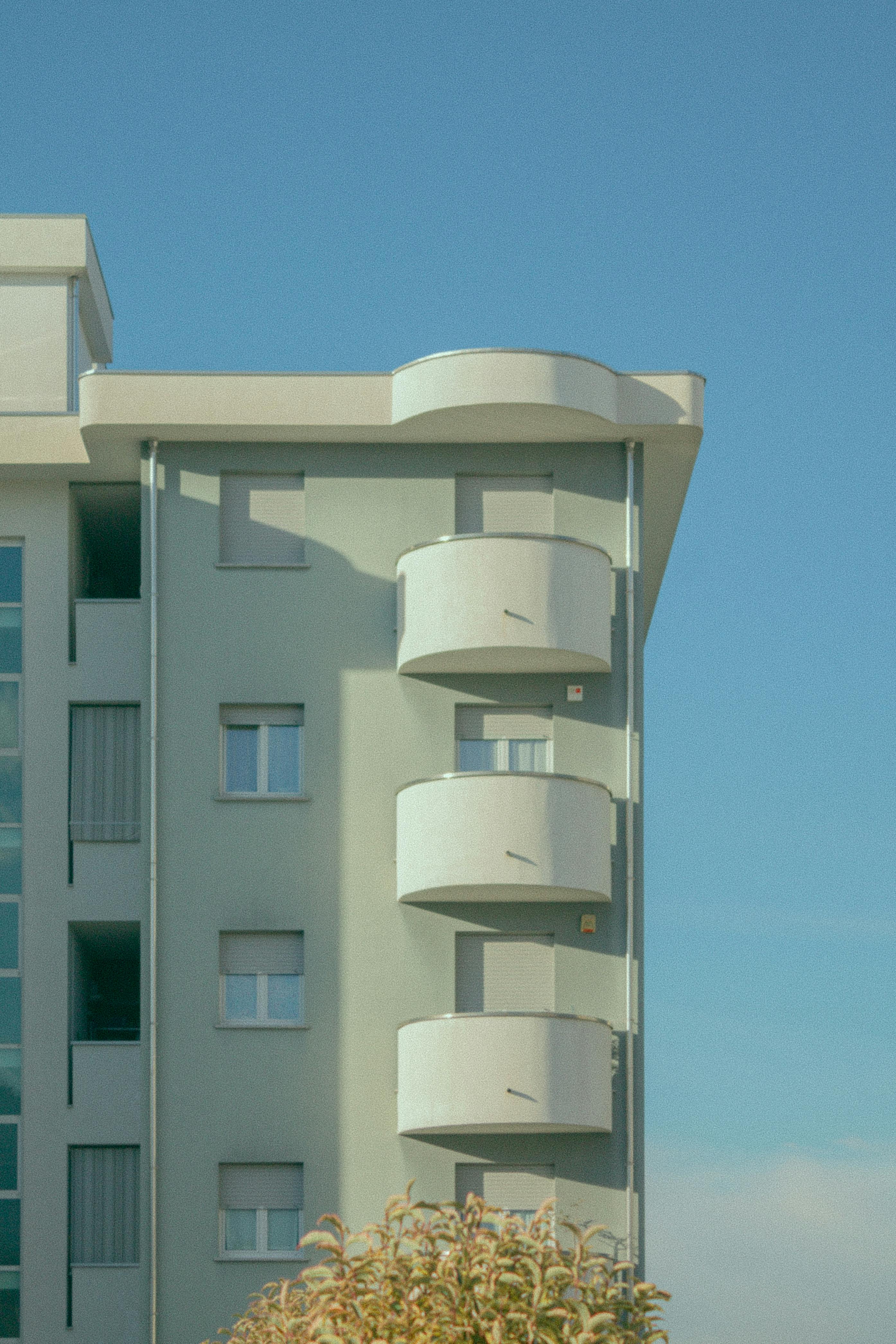 Modern Urban Residential Building · Free Stock Photo