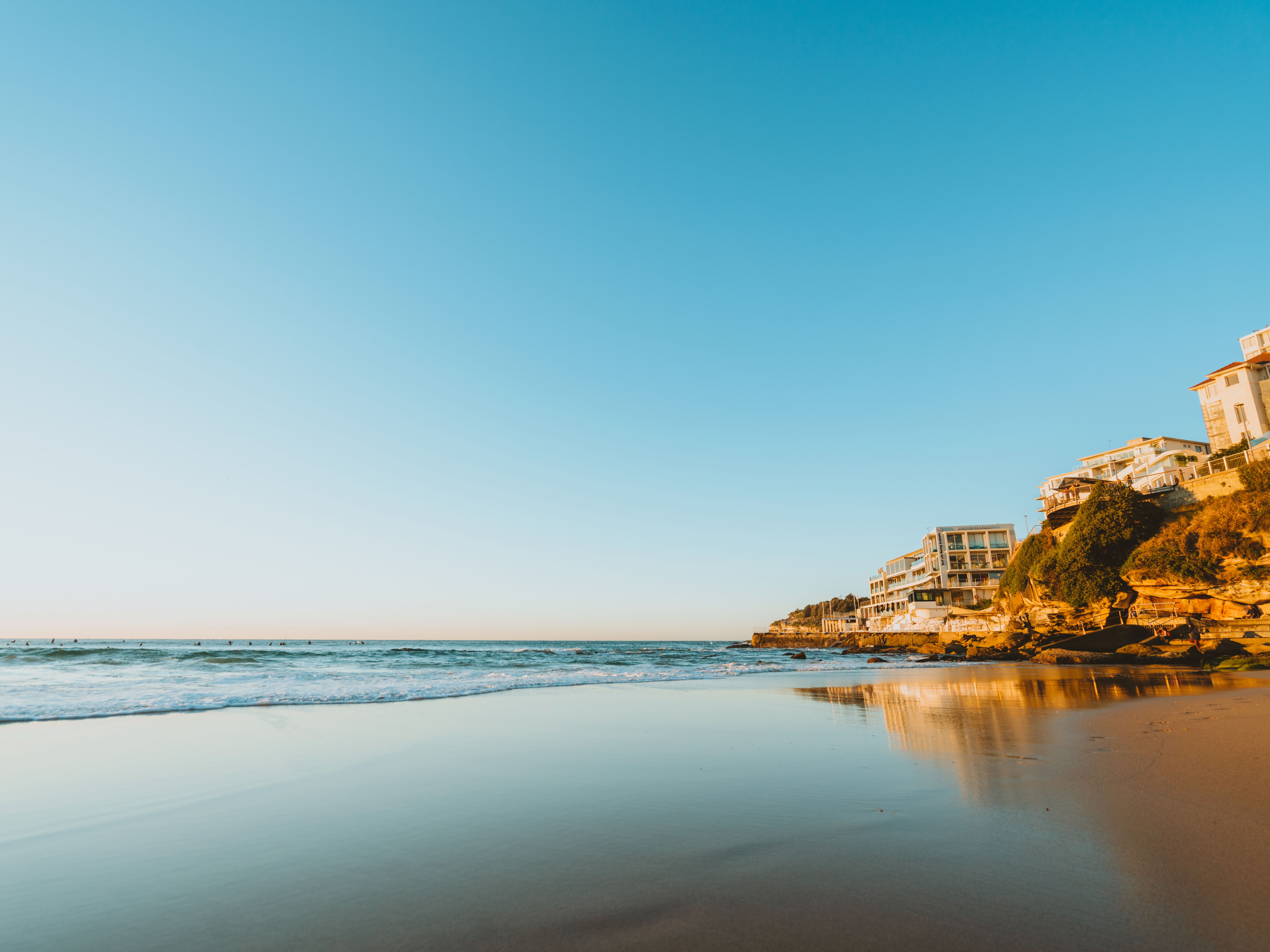 Surfside Beach Fishing Pier and Tourists on the Beach · Free Stock Photo