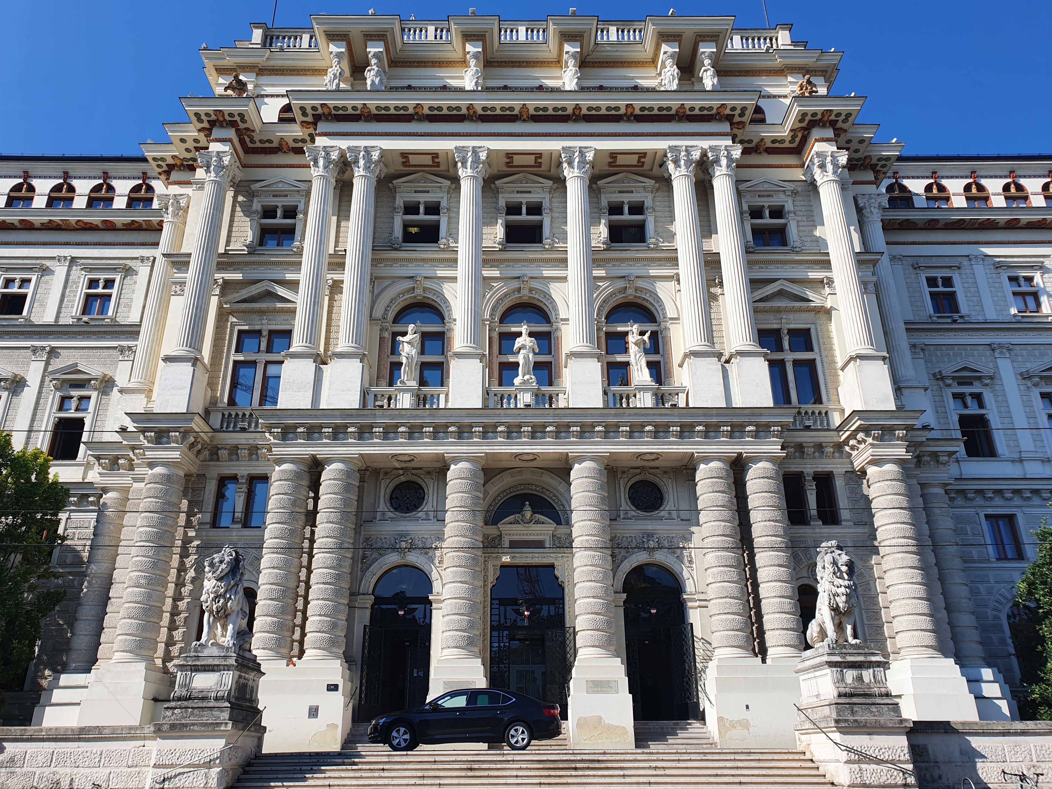 Streets of Vienna 16 · Free Stock Photo