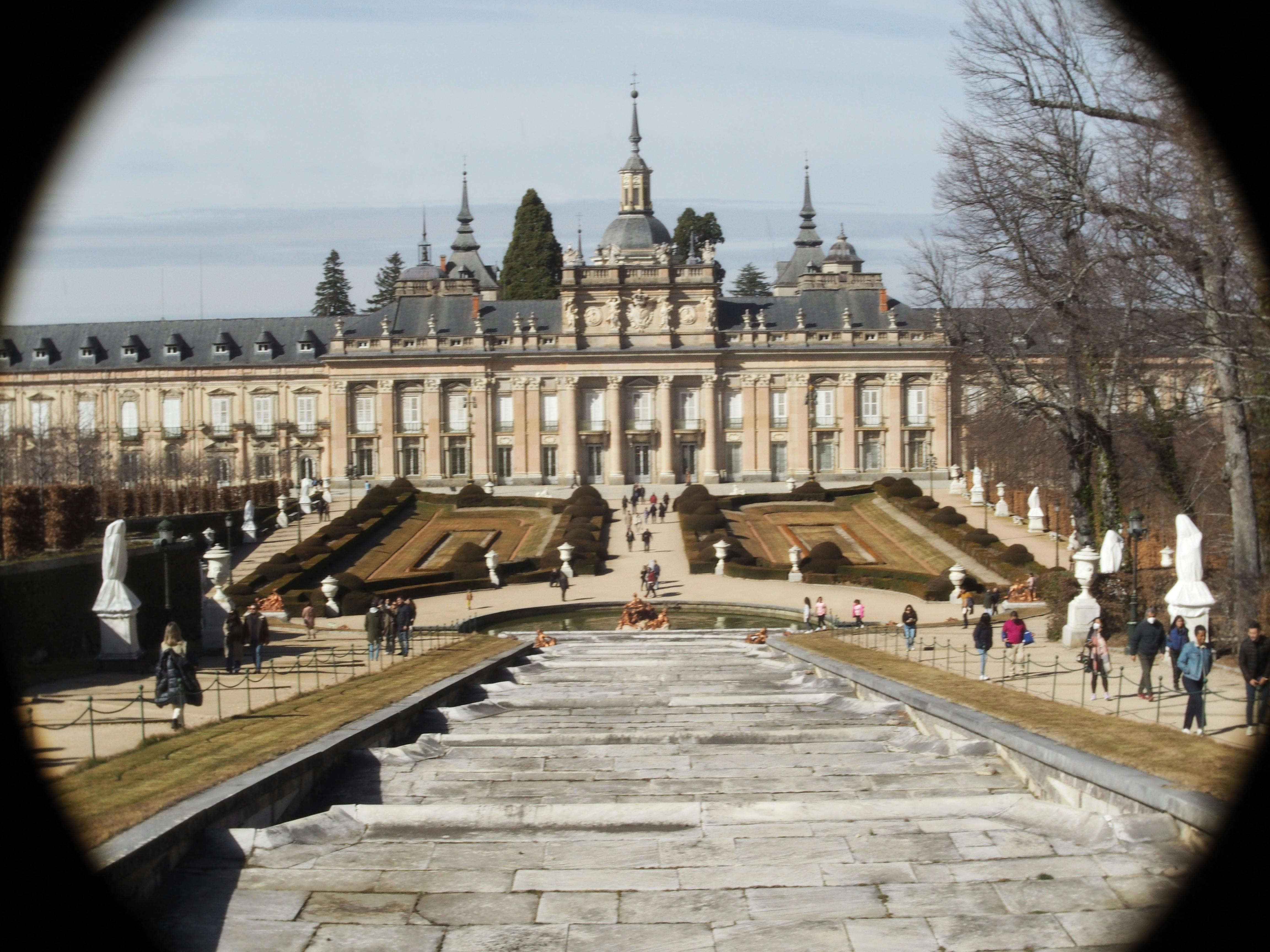 La Granja Palace seen through Spyglass Lens · Free Stock Photo