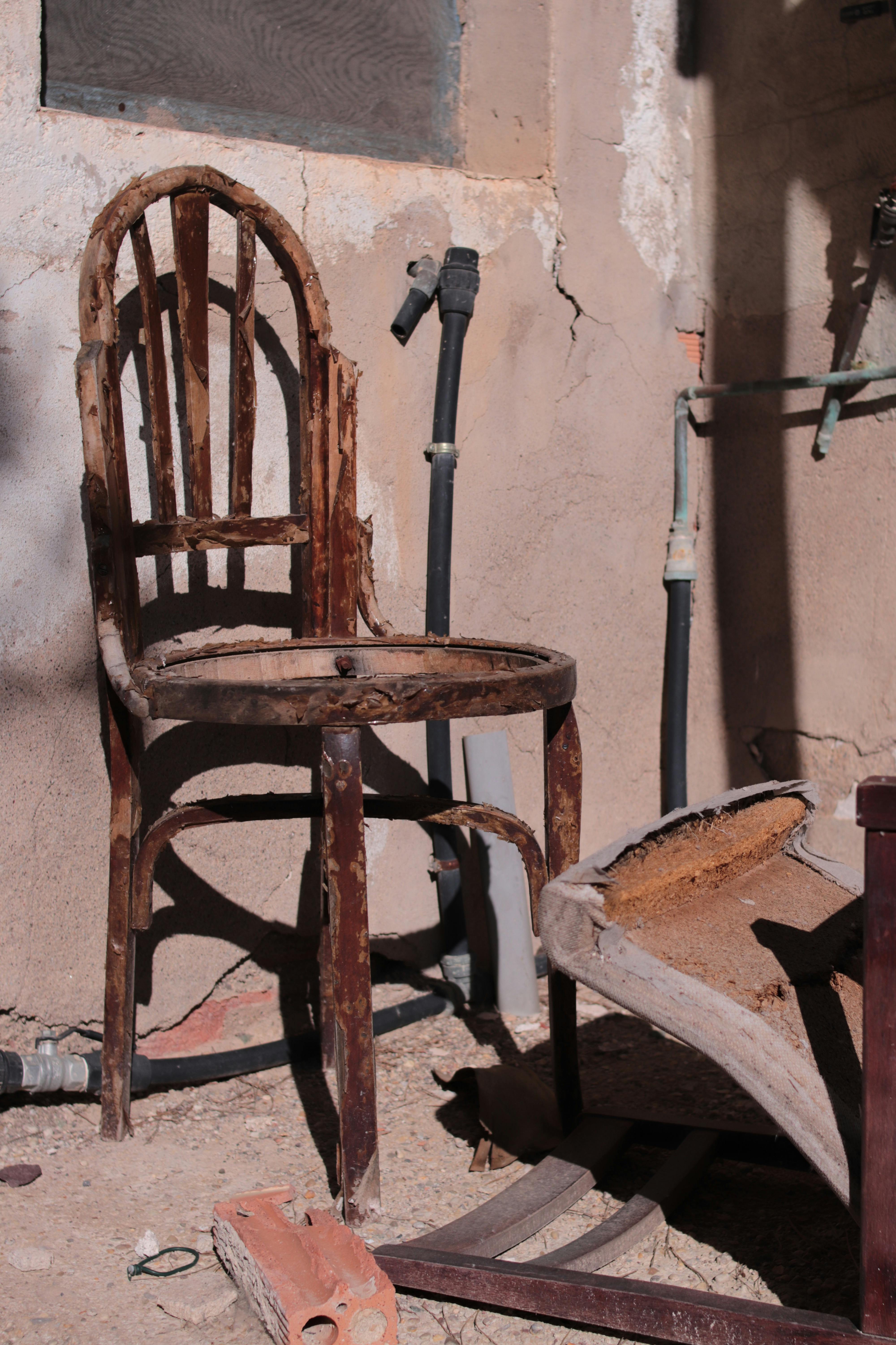 Old Wooden Chair in Decay · Free Stock Photo
