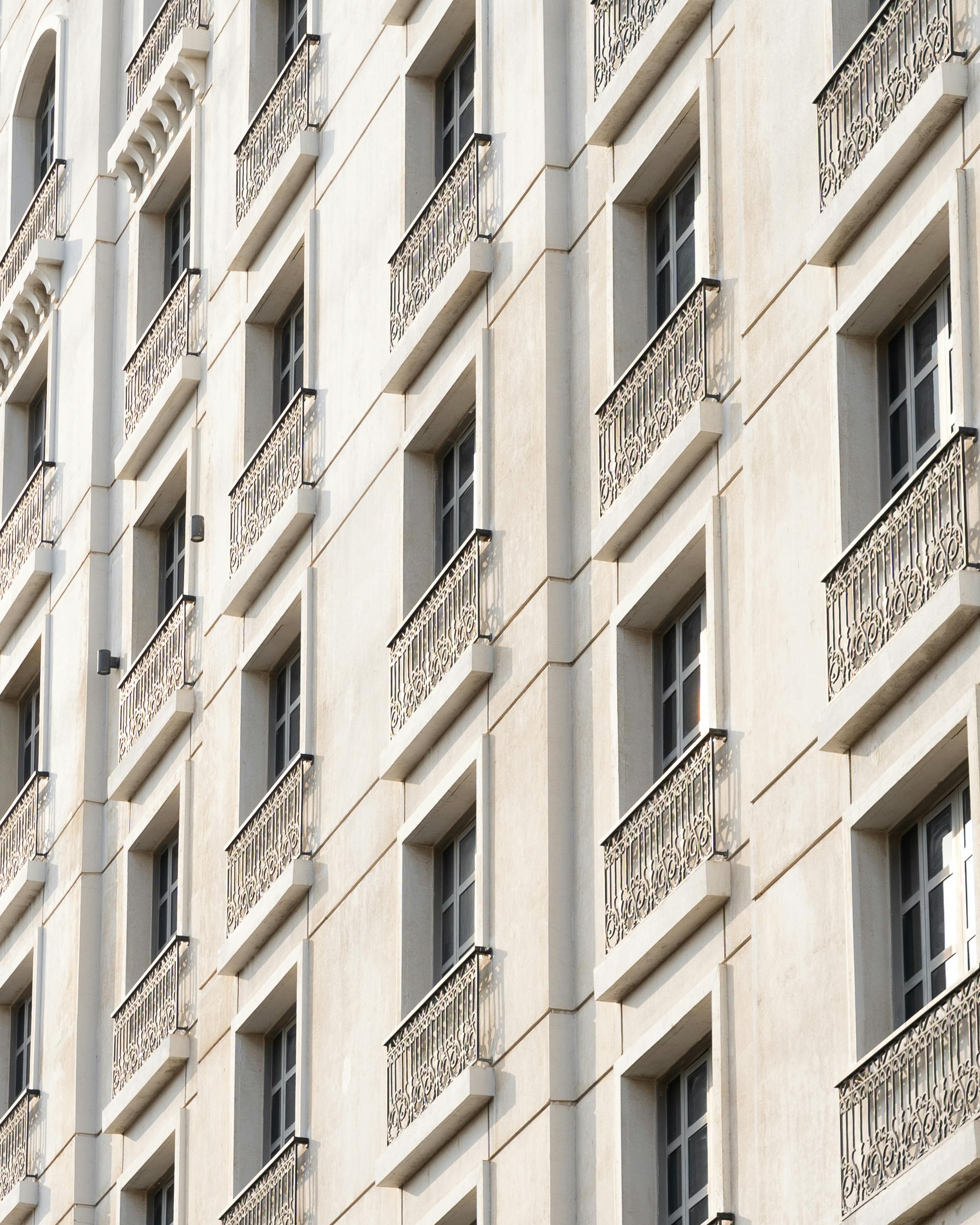Low-Angle Shot of a Concrete Building · Free Stock Photo