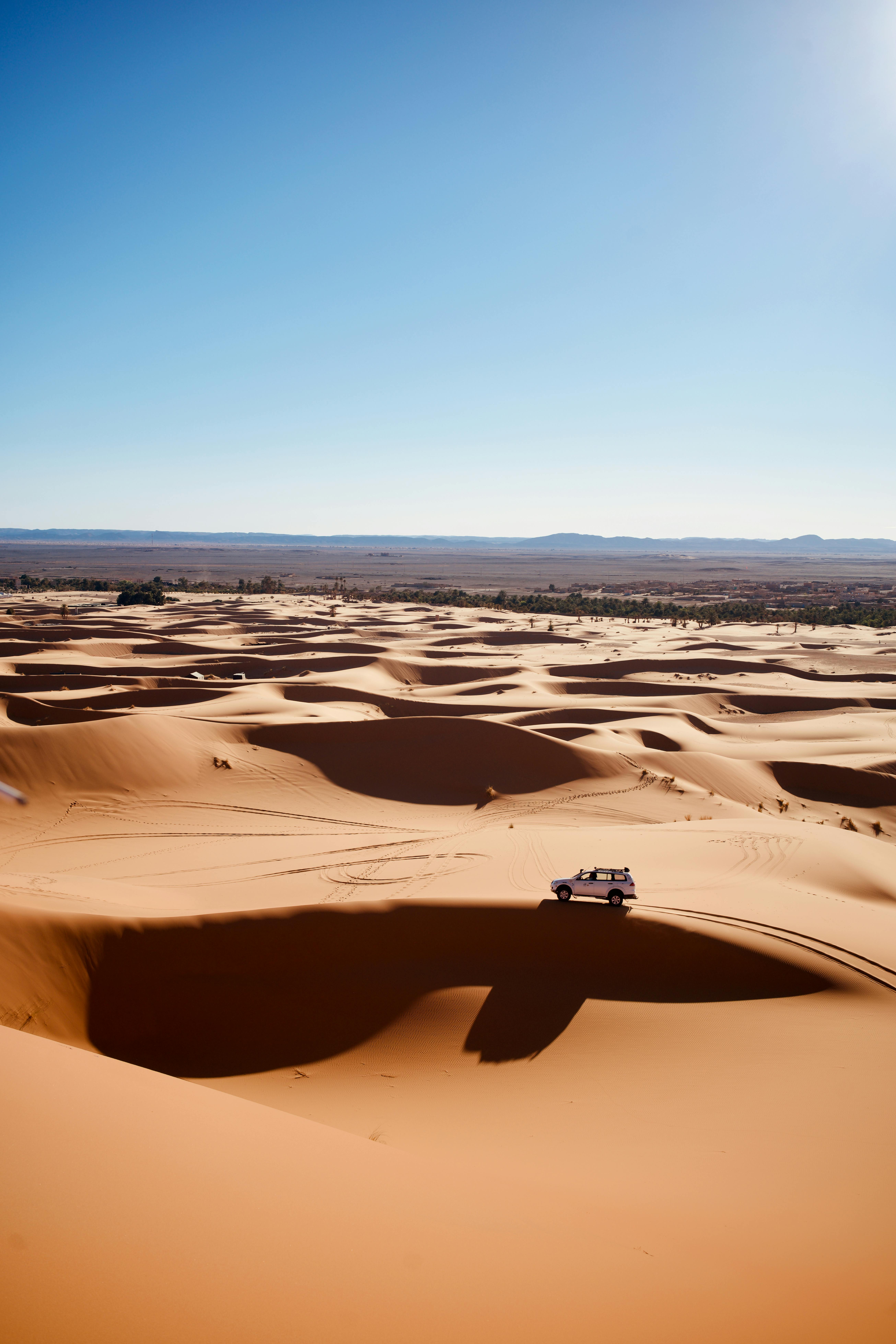 Car Riding on Desert · Free Stock Photo