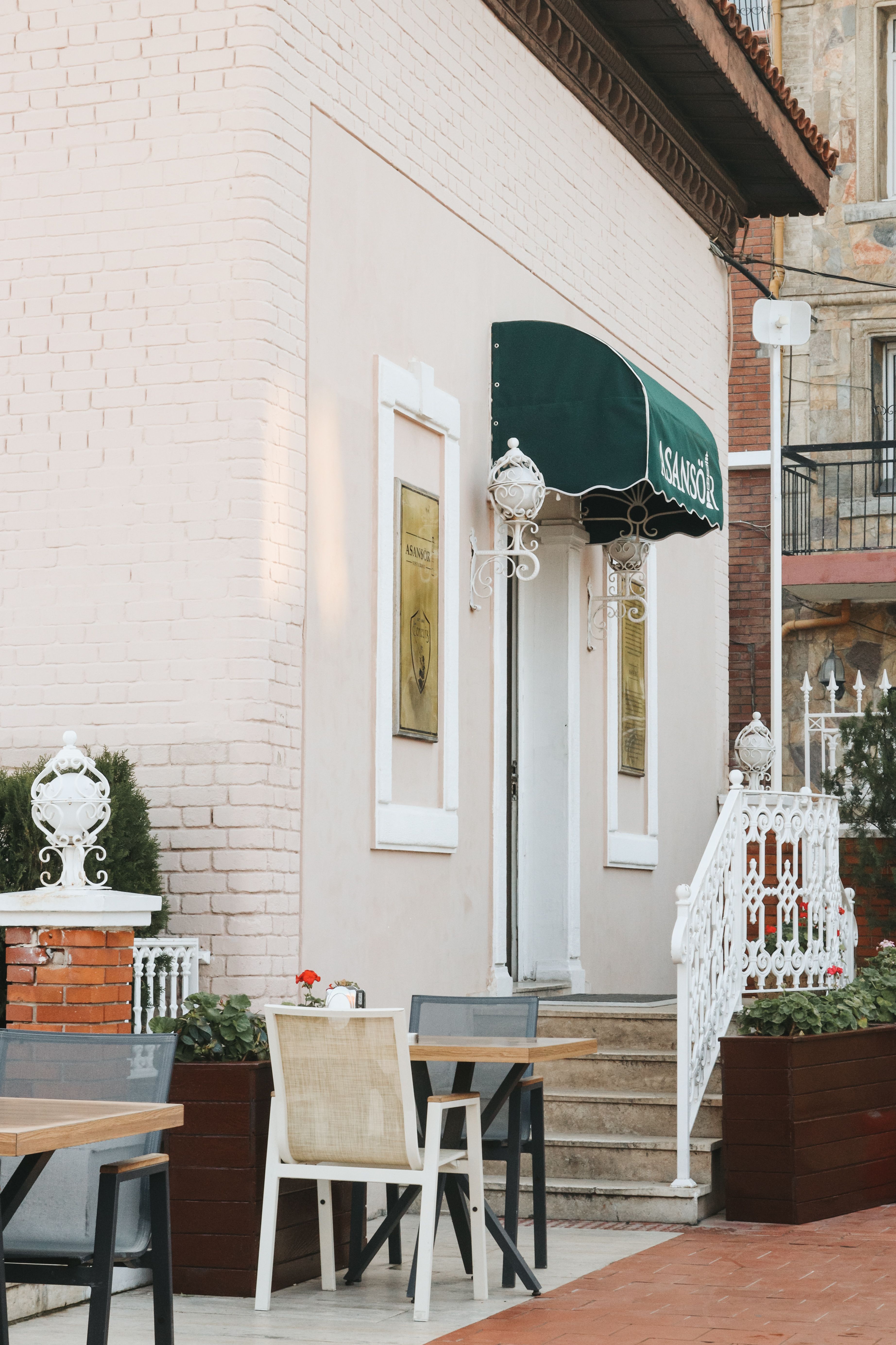 A Cafe in a City · Free Stock Photo