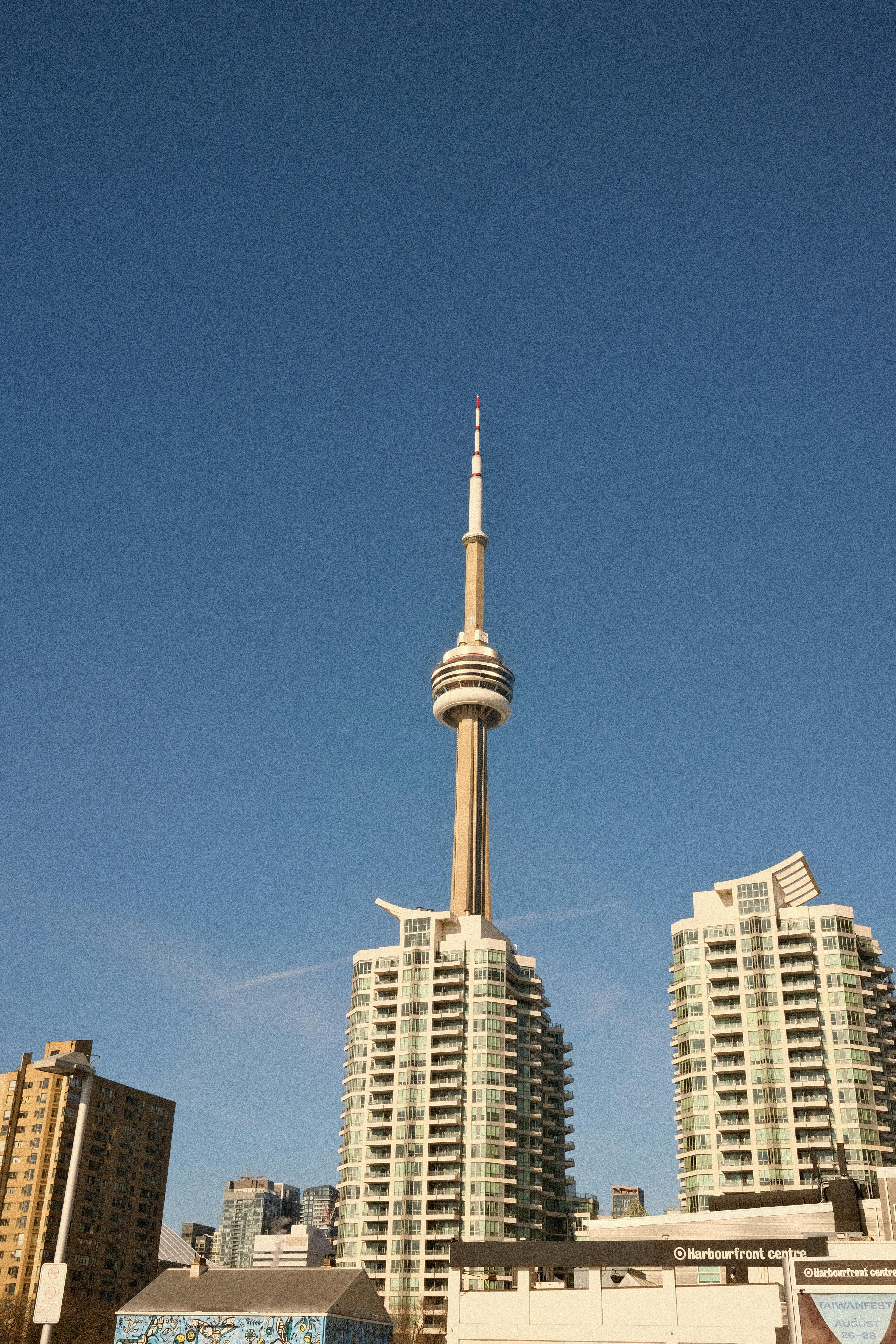 Romantic Couple Overlooking Toronto Skyline · Free Stock Photo