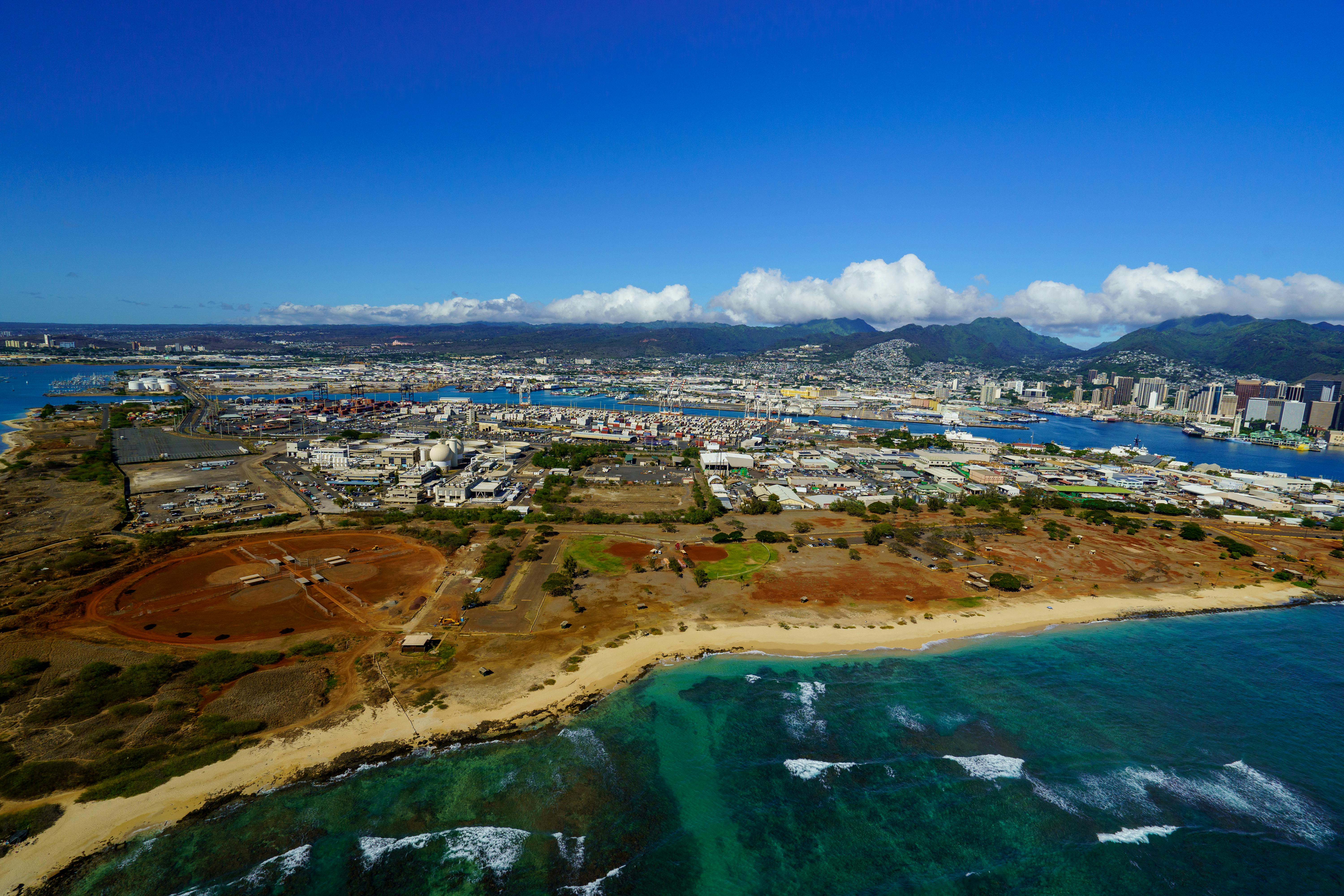 An aerial view of the beach and ocean in honolulu · Free Stock Photo