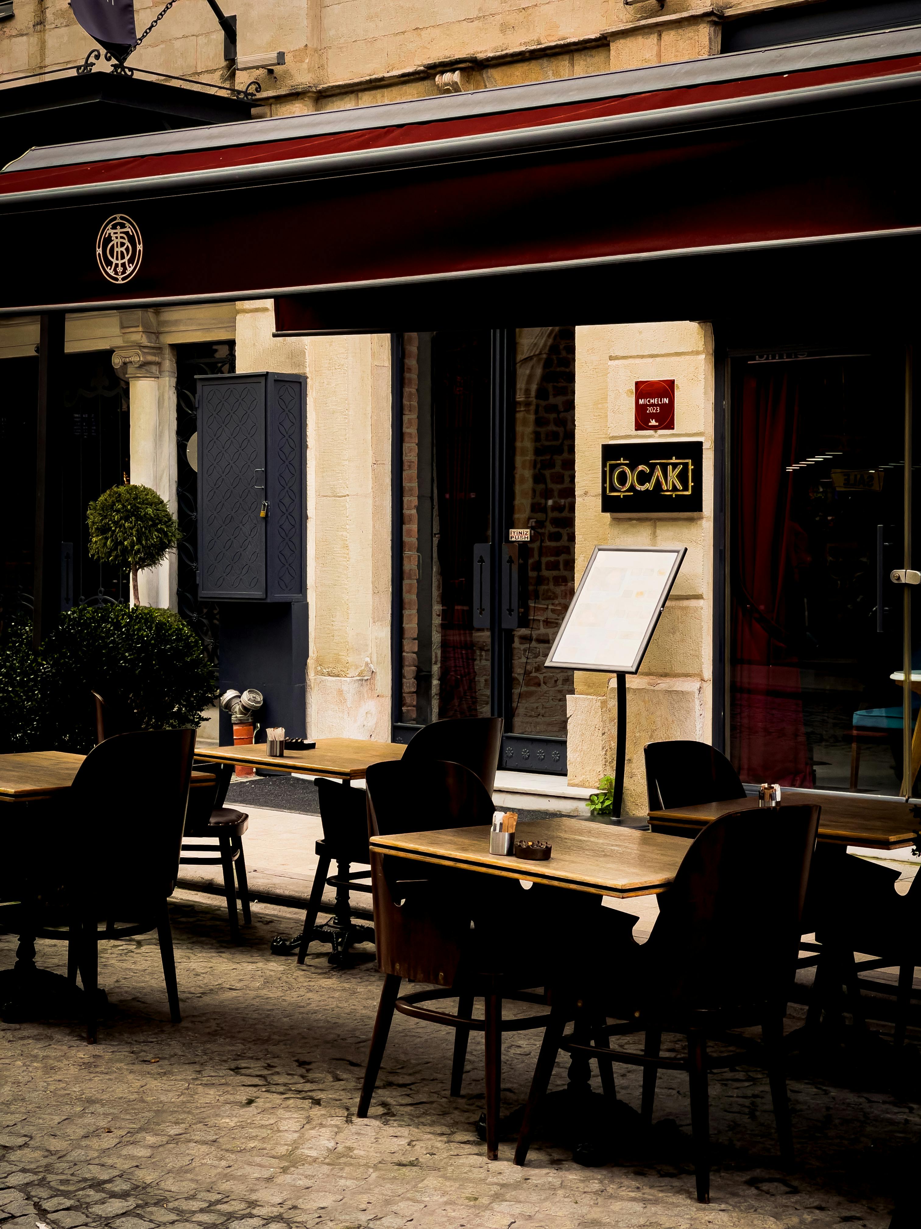 Outdoor Sitting of a Cafe' Restaurant · Free Stock Photo