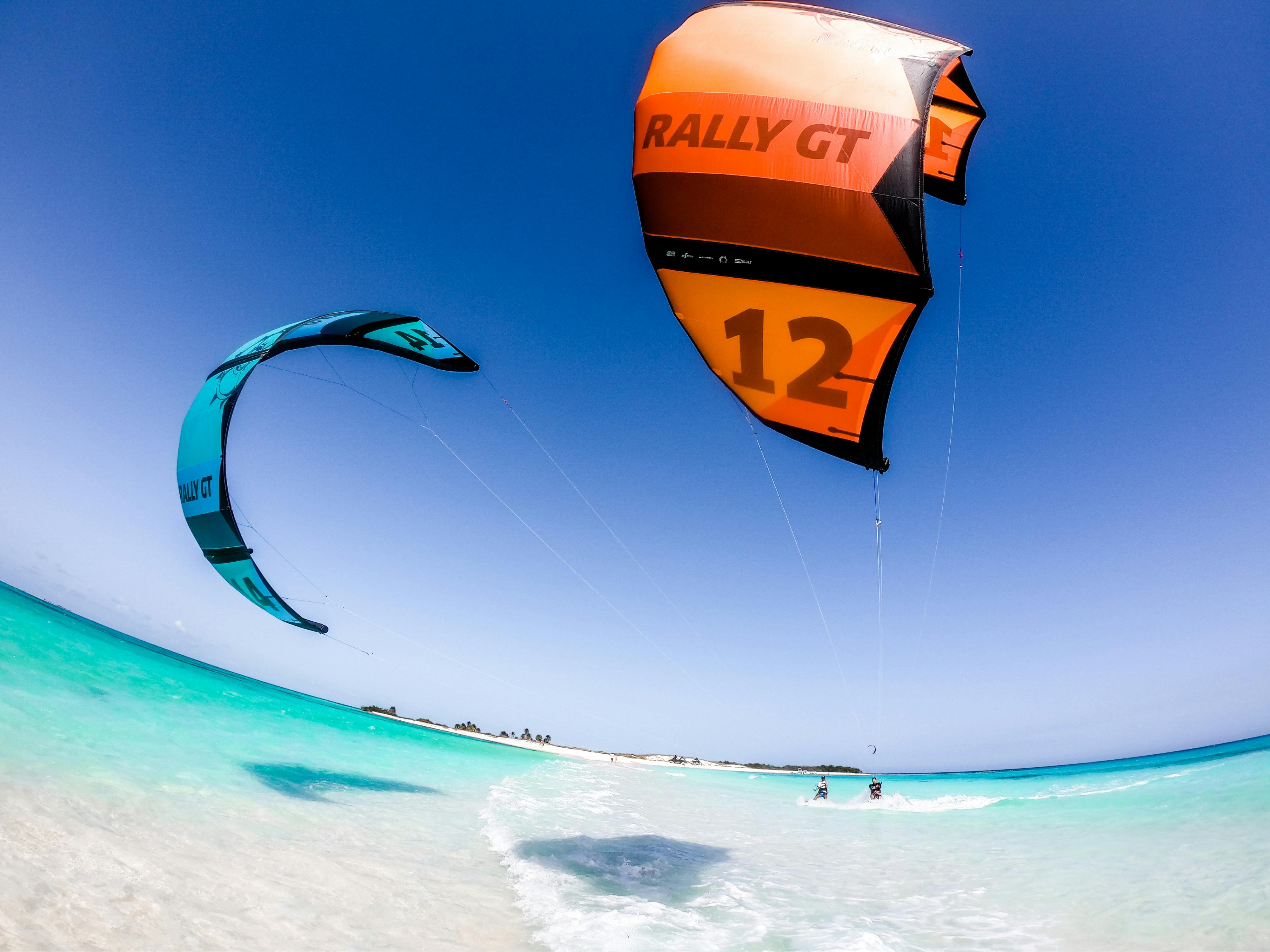 Kitesurfers on the Beach · Free Stock Photo