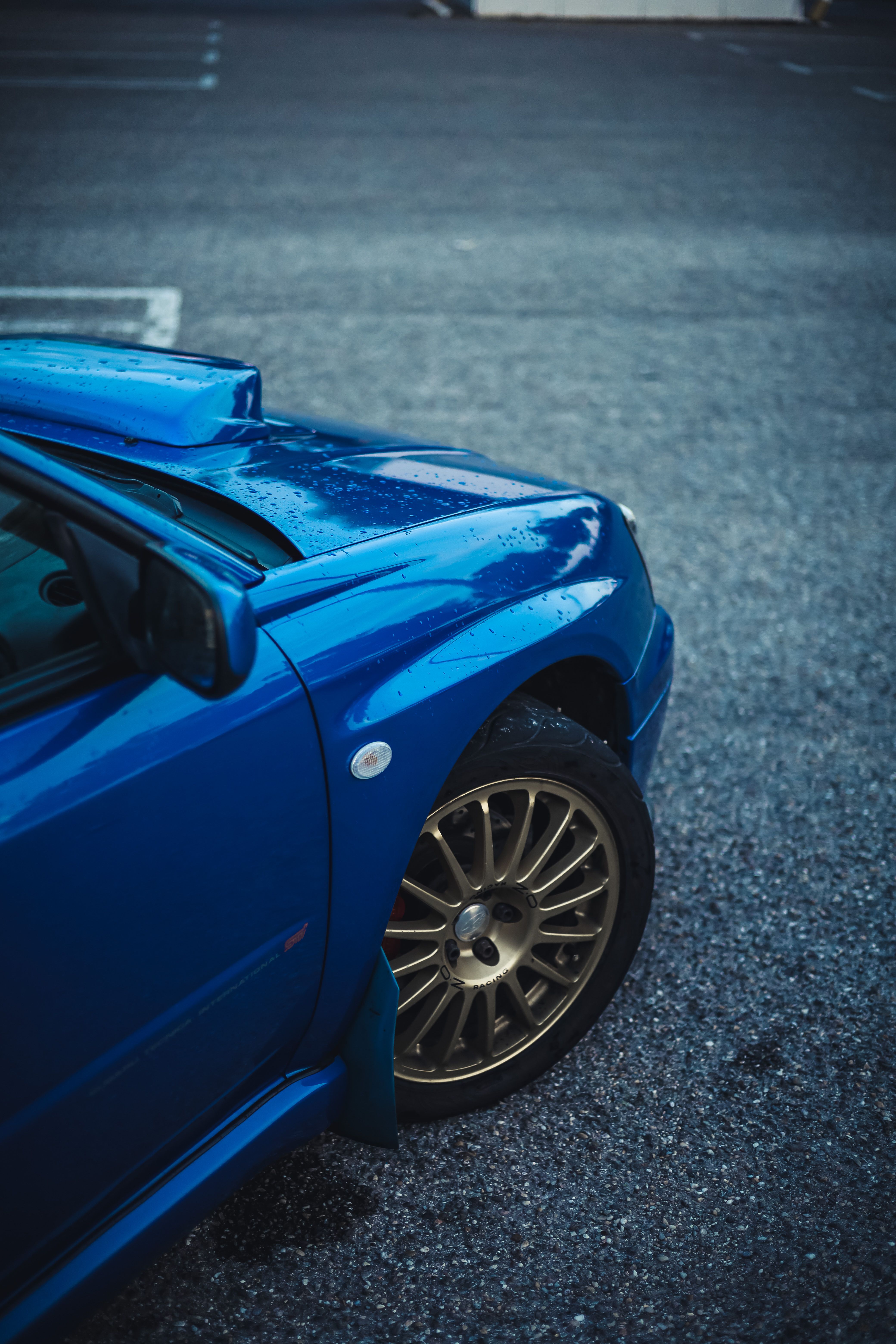 Blue BMW E30 and Red BMW E36 on a Parking Lot · Free Stock Photo