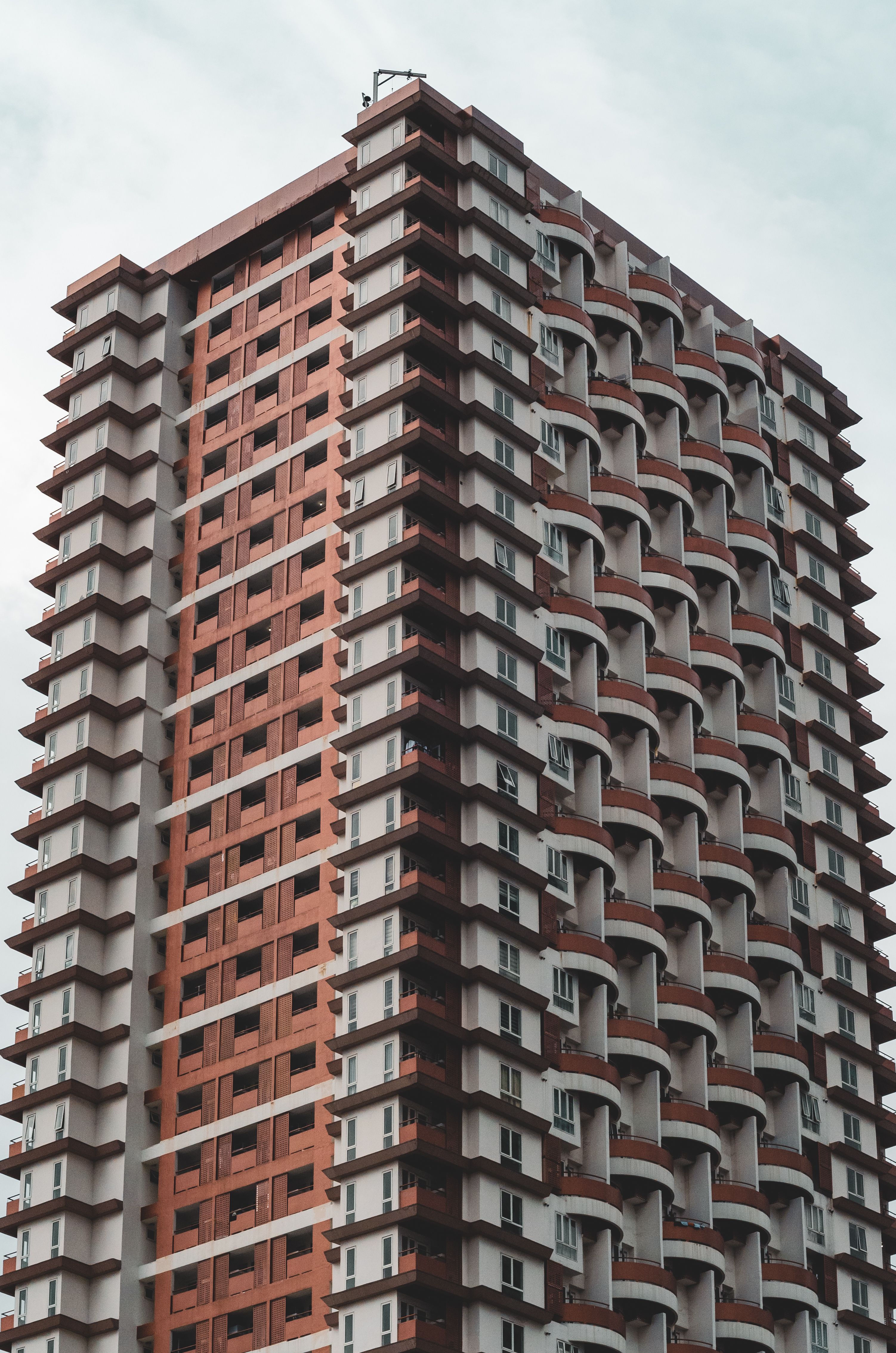 Modern Skyscraper Building · Free Stock Photo