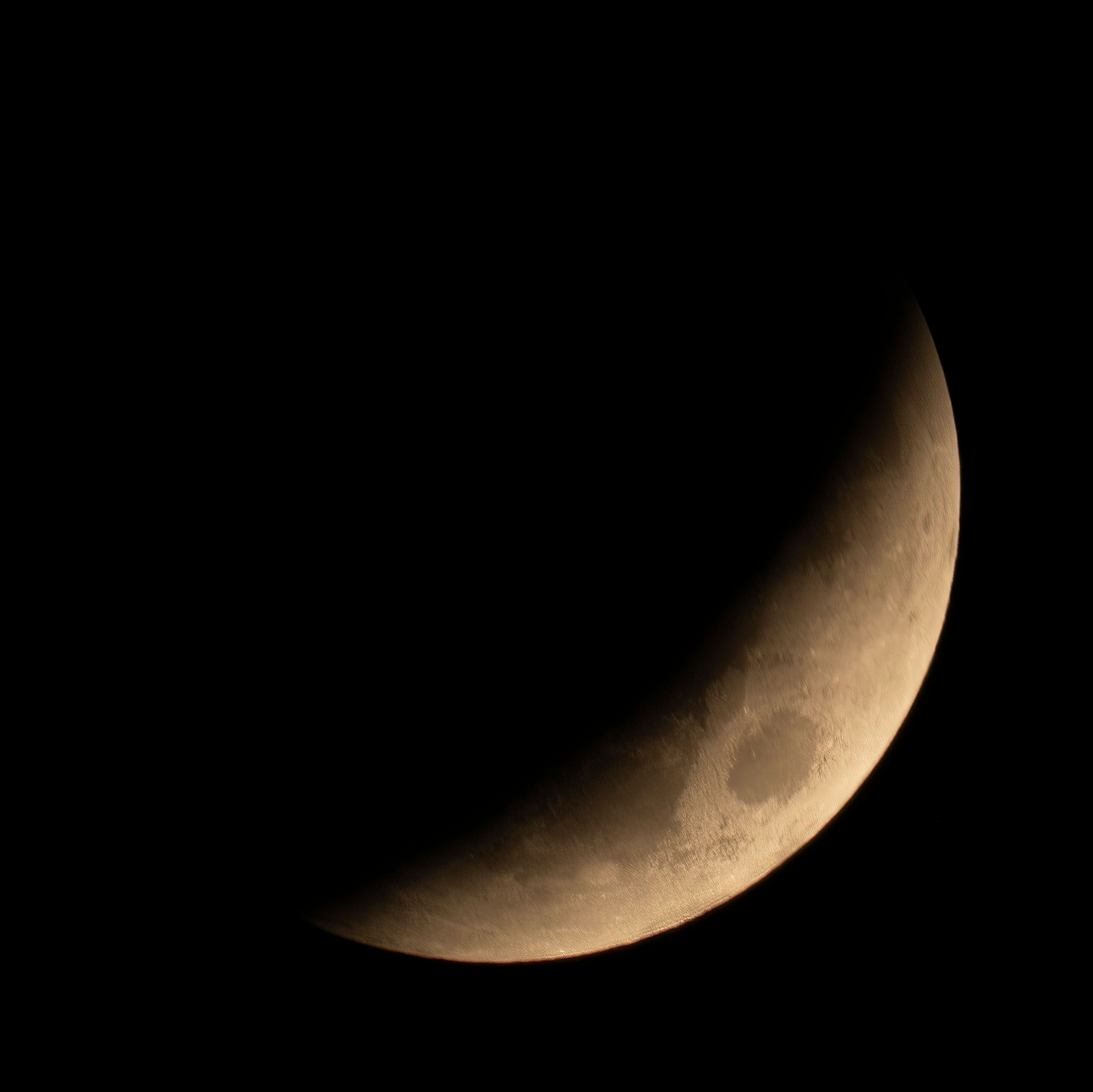 Crescent on Sky · Free Stock Photo