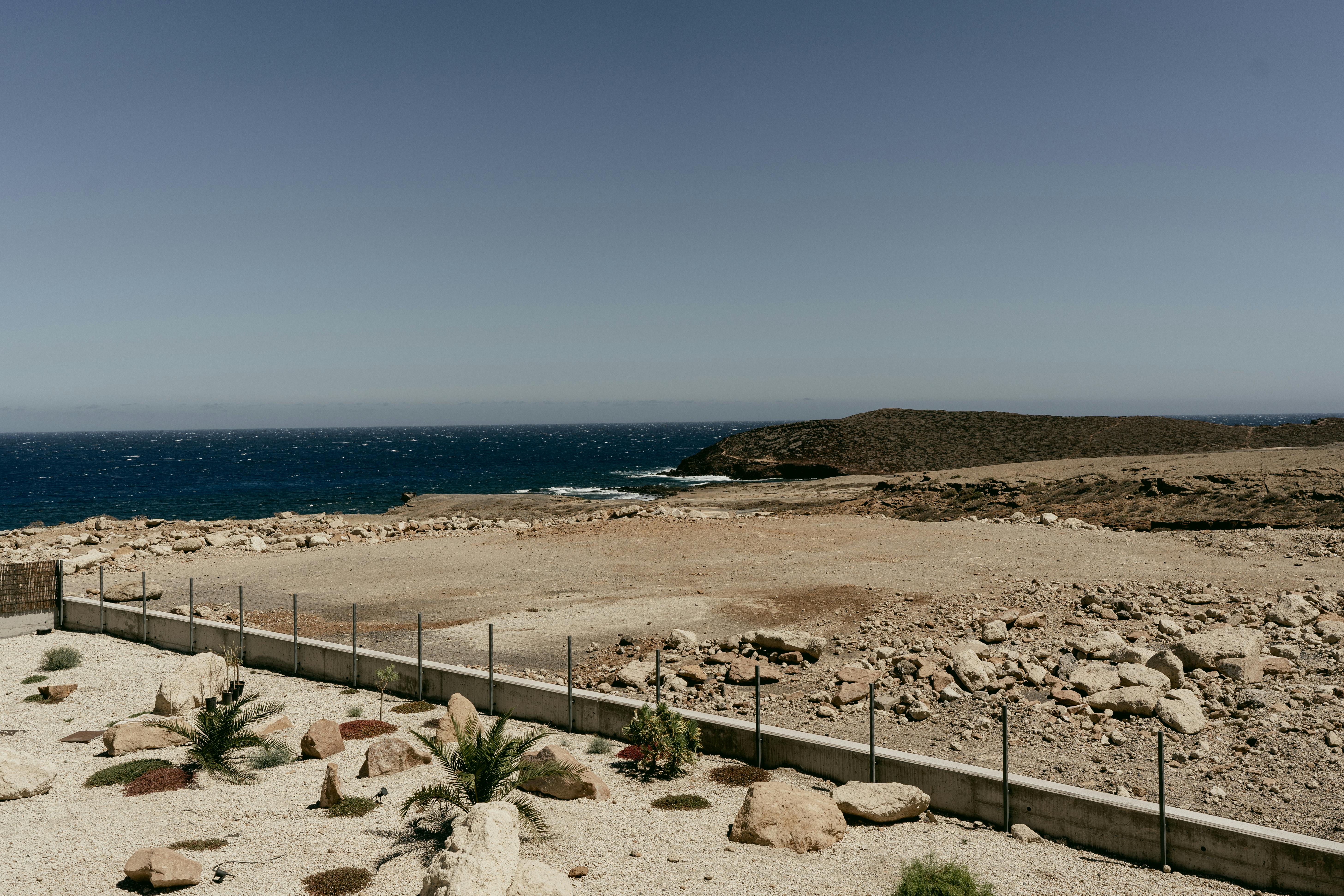 Dusty and Rocky Cliff · Free Stock Photo