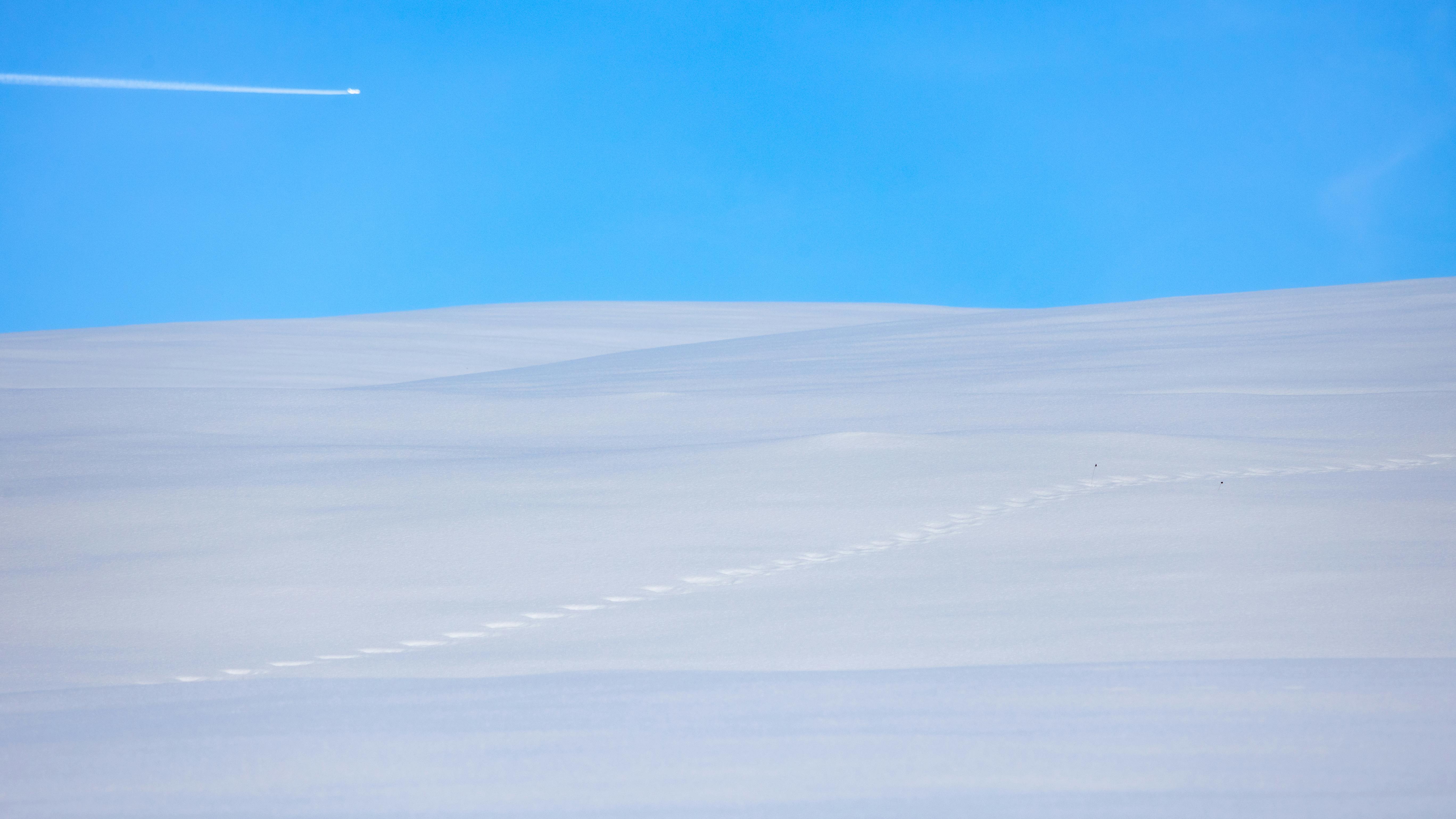 Mountain Hiking With Soft Wind Blowing Photos, Download The BEST Free ...