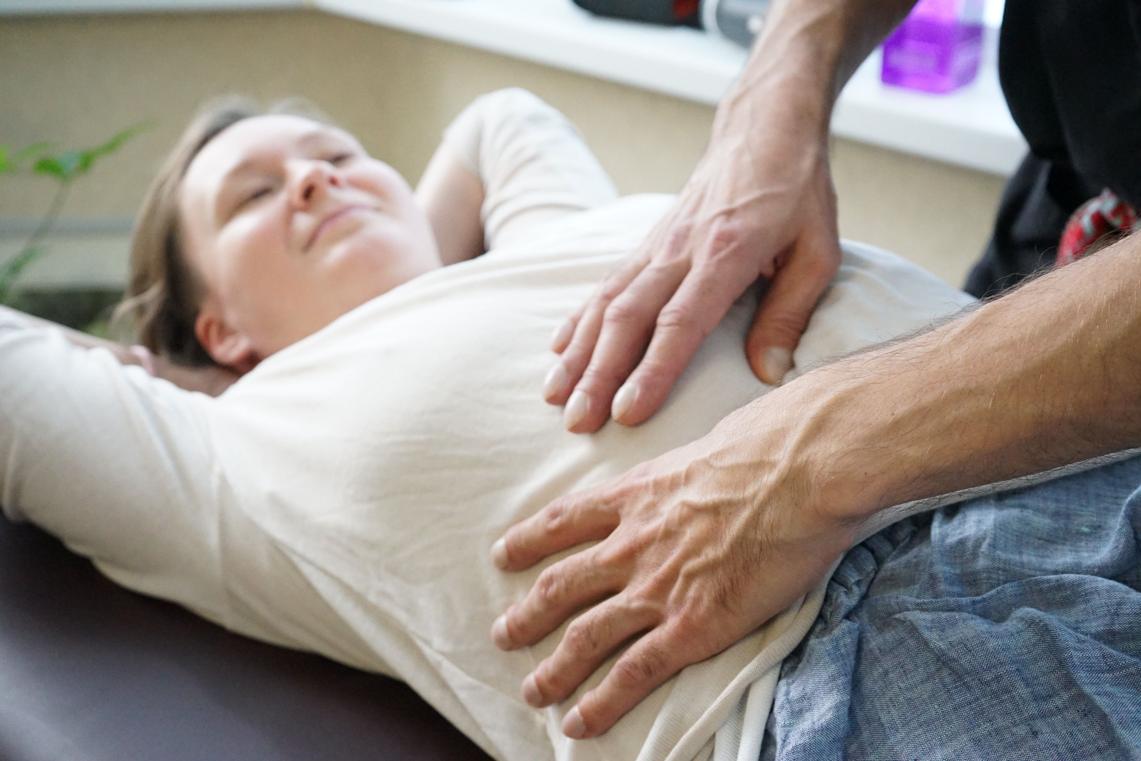 Crop female getting back massage · Free Stock Photo