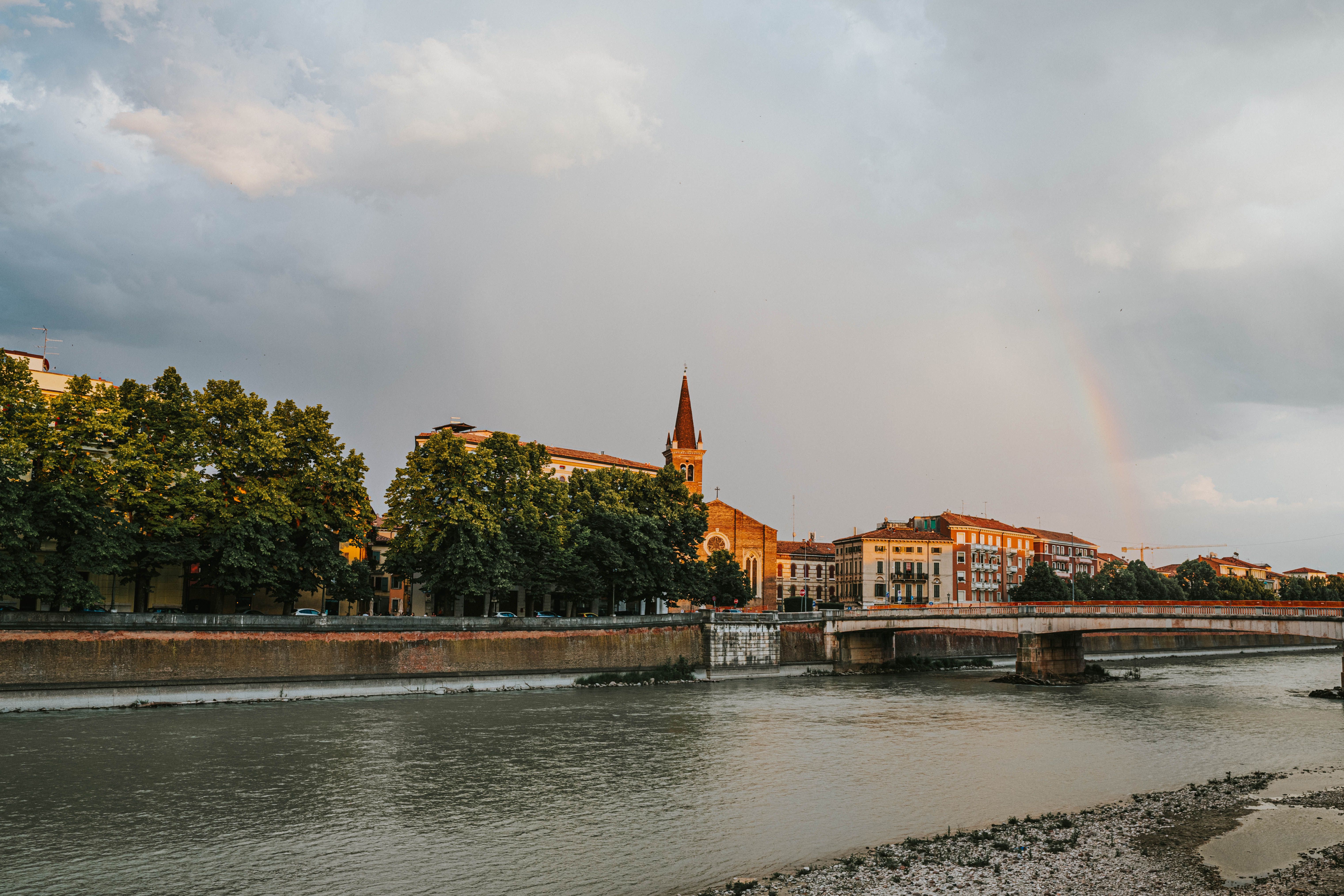 River in City · Free Stock Photo