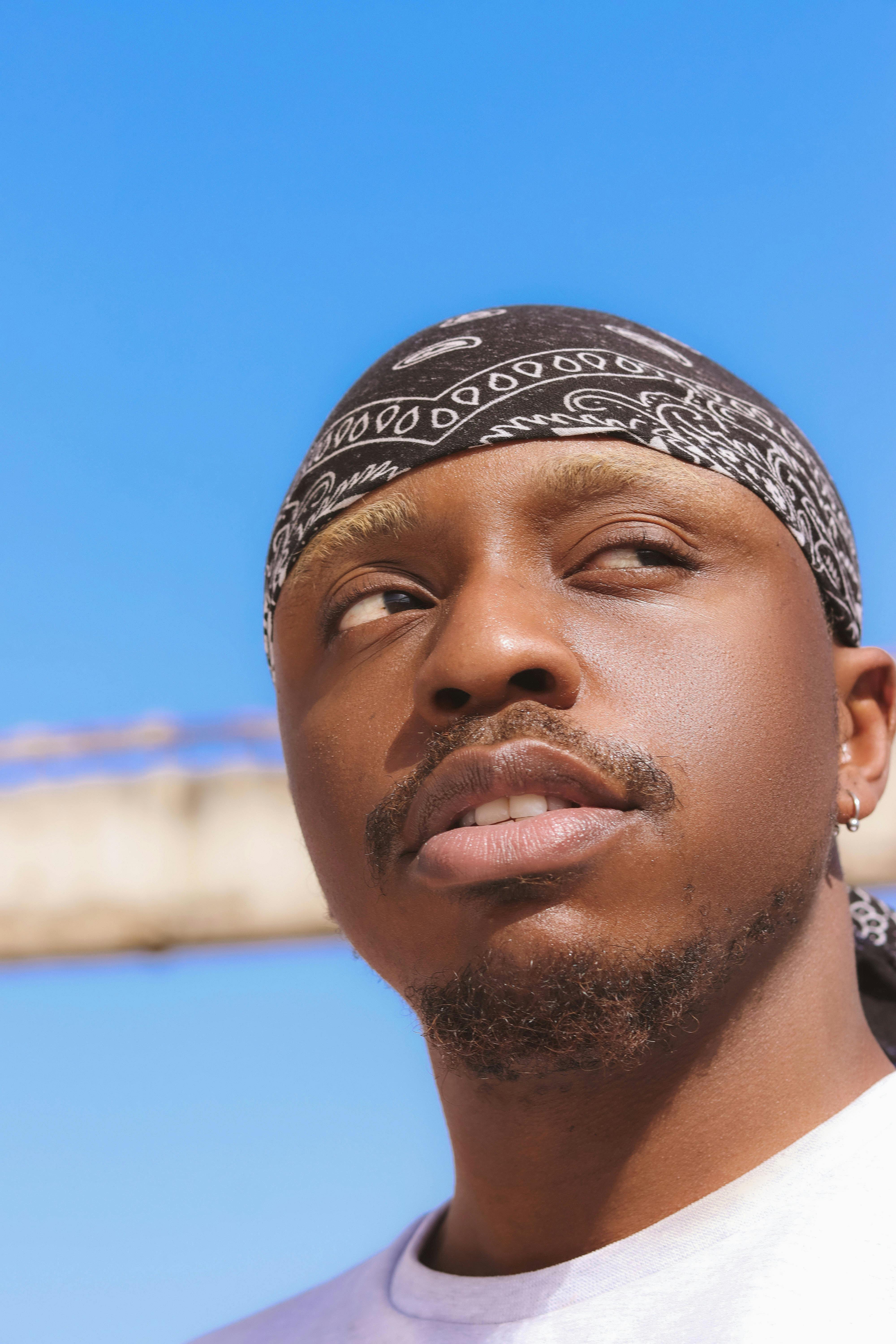 BLUE CONTRAST · Free Stock Photo