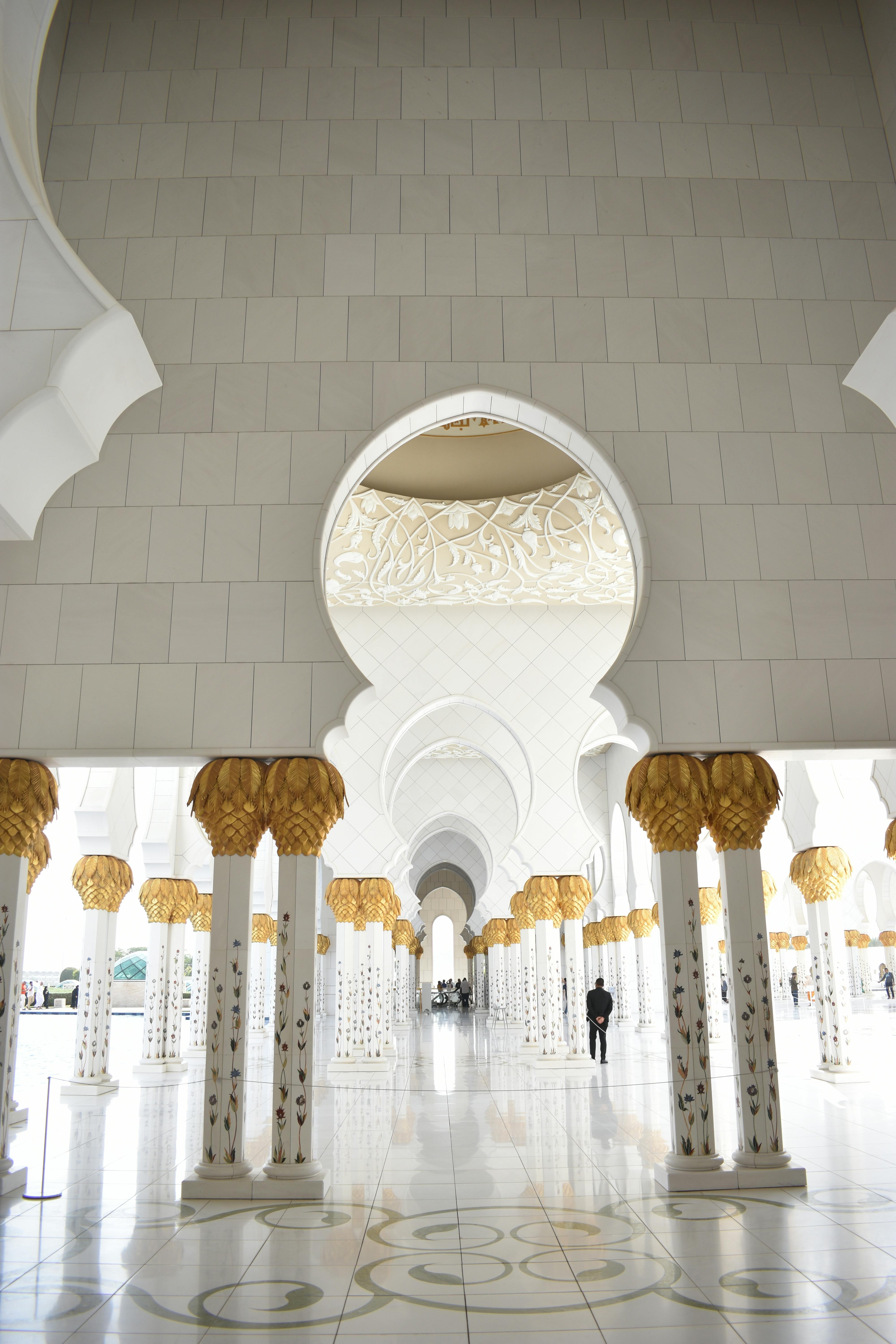 Columns of Sheikh Zayed Grand Mosque in Abu Dhabi · Free Stock Photo