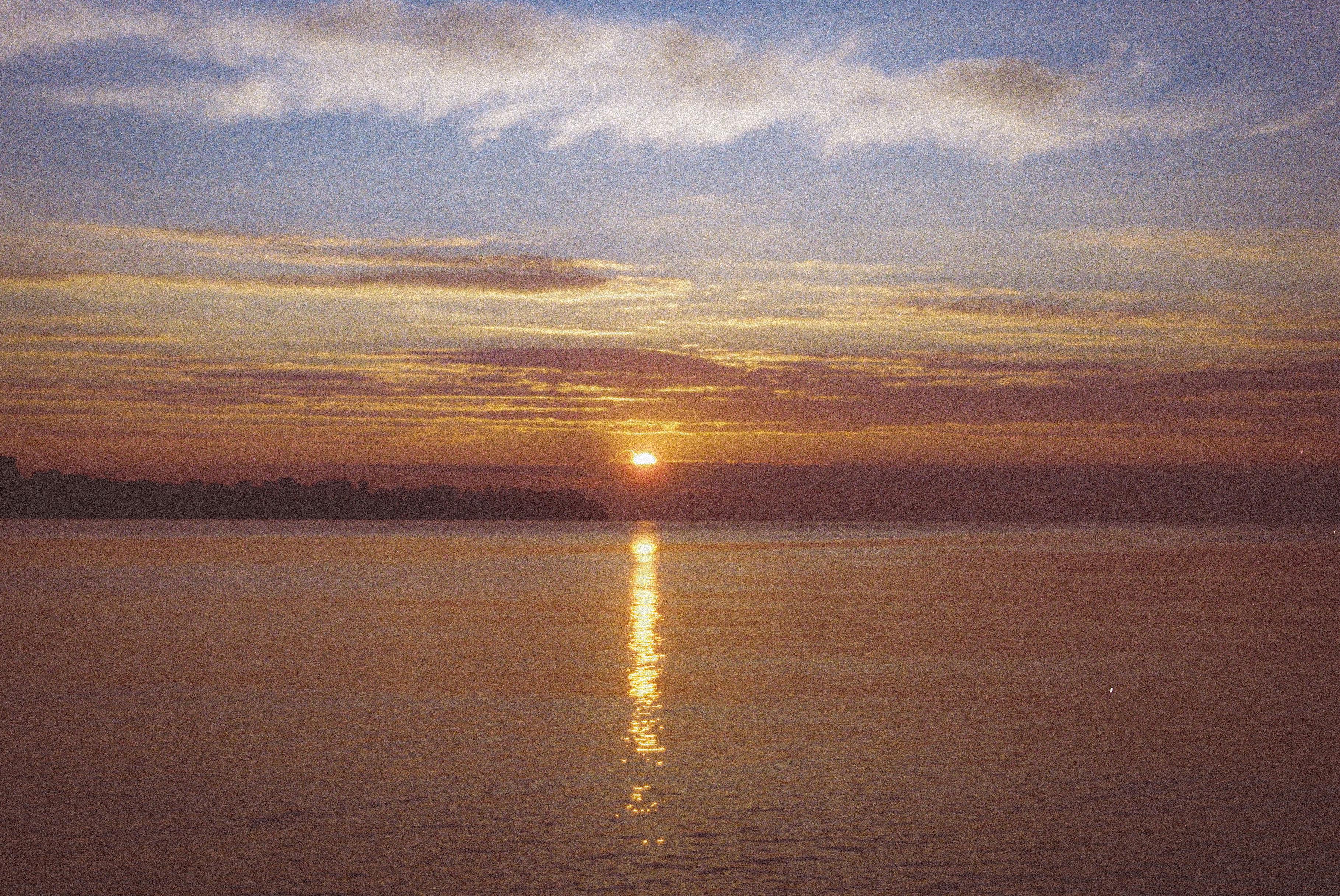 Lake at Sunset · Free Stock Photo