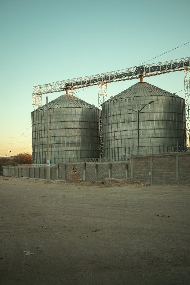Silos Photos, Download The BEST Free Silos Stock Photos & HD Images