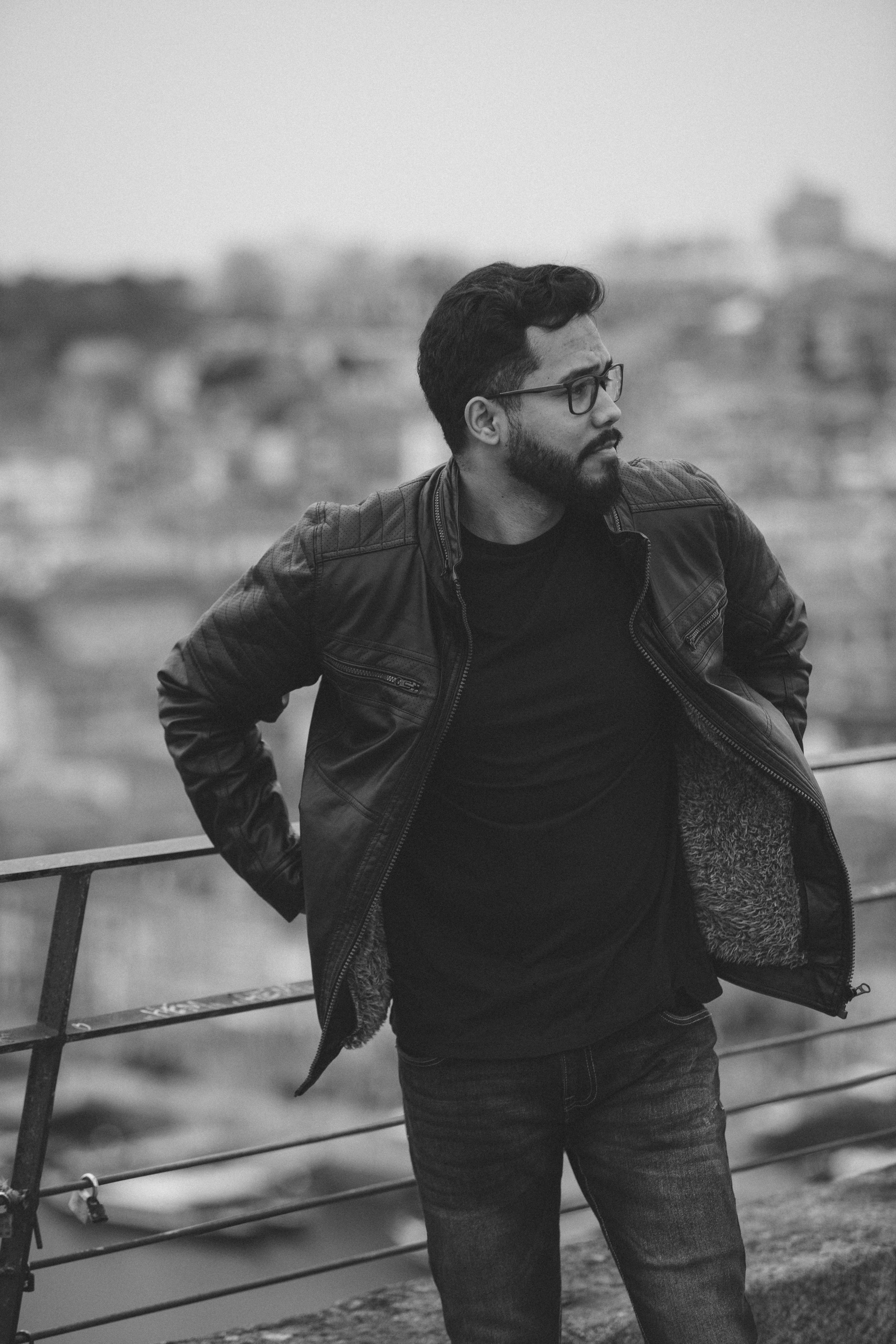 Looking Aside Photos, Download The BEST Free Looking Aside Stock Photos ...