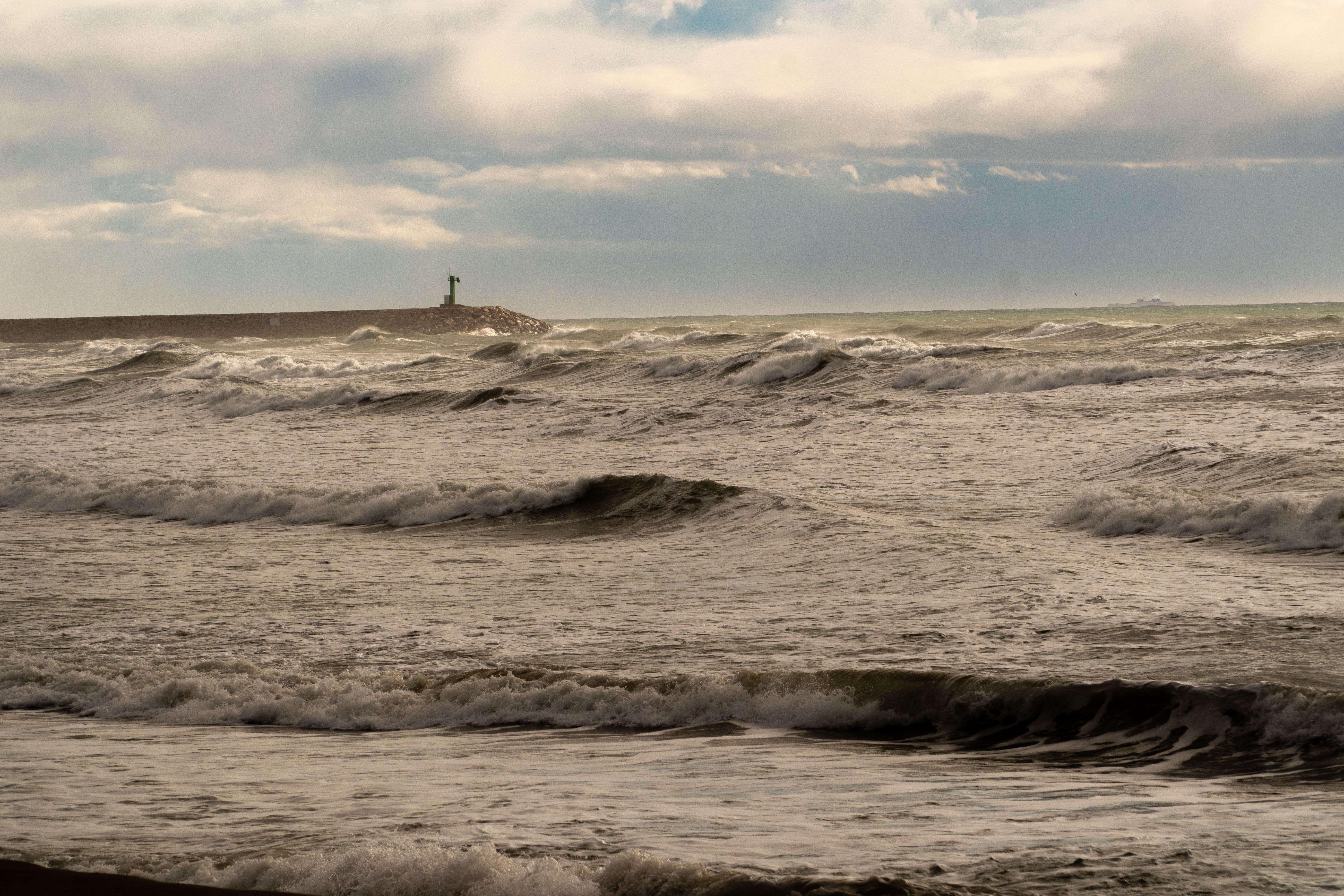 Green and White Tidal Waves · Free Stock Photo
