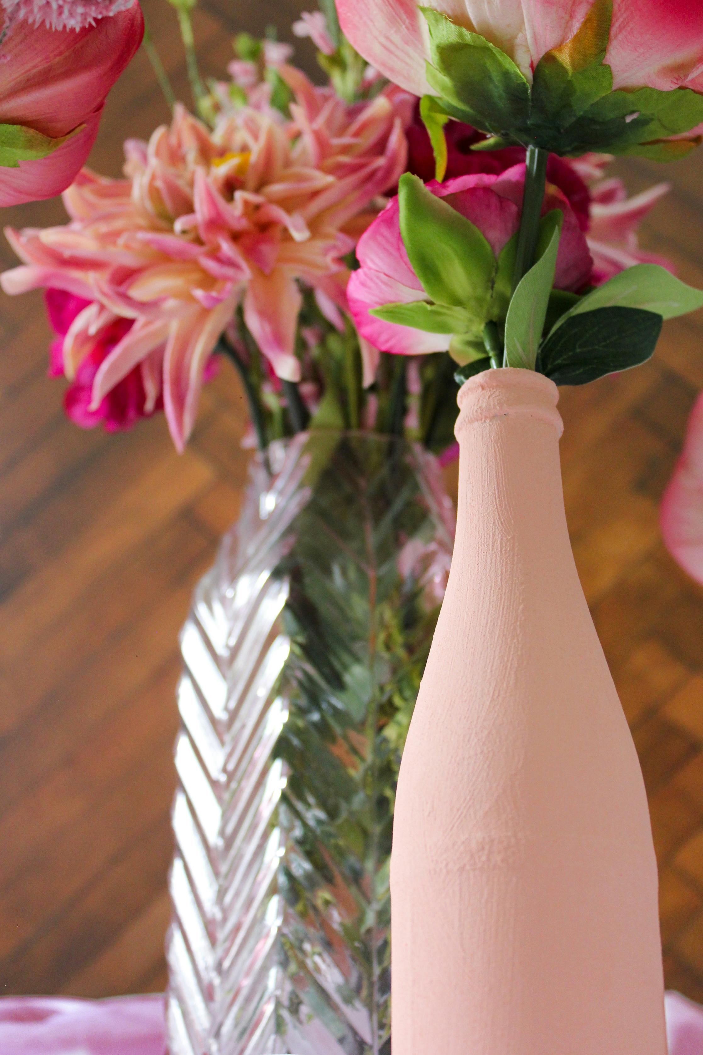 White Roses in Vase · Free Stock Photo