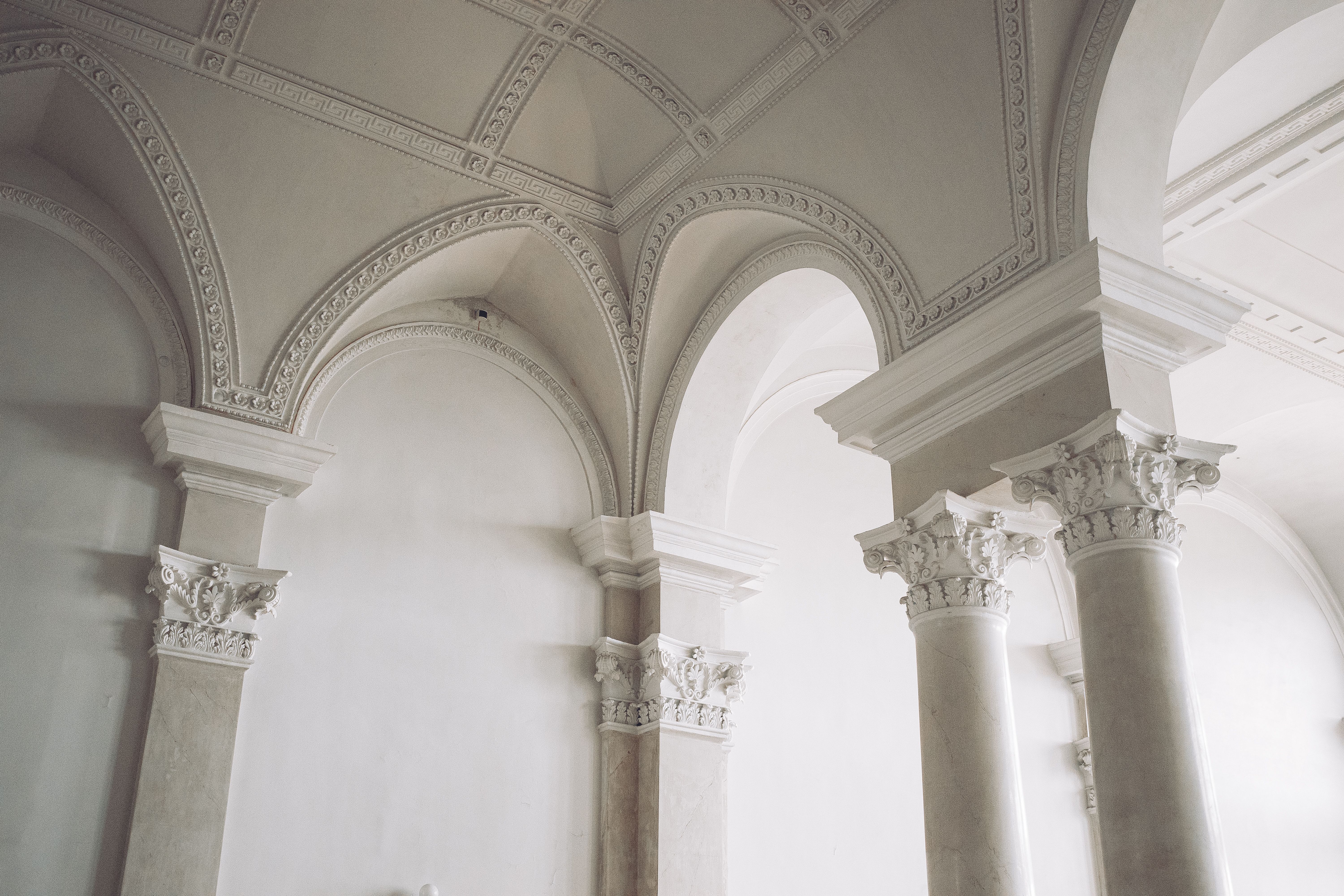 White Classical Vault · Free Stock Photo