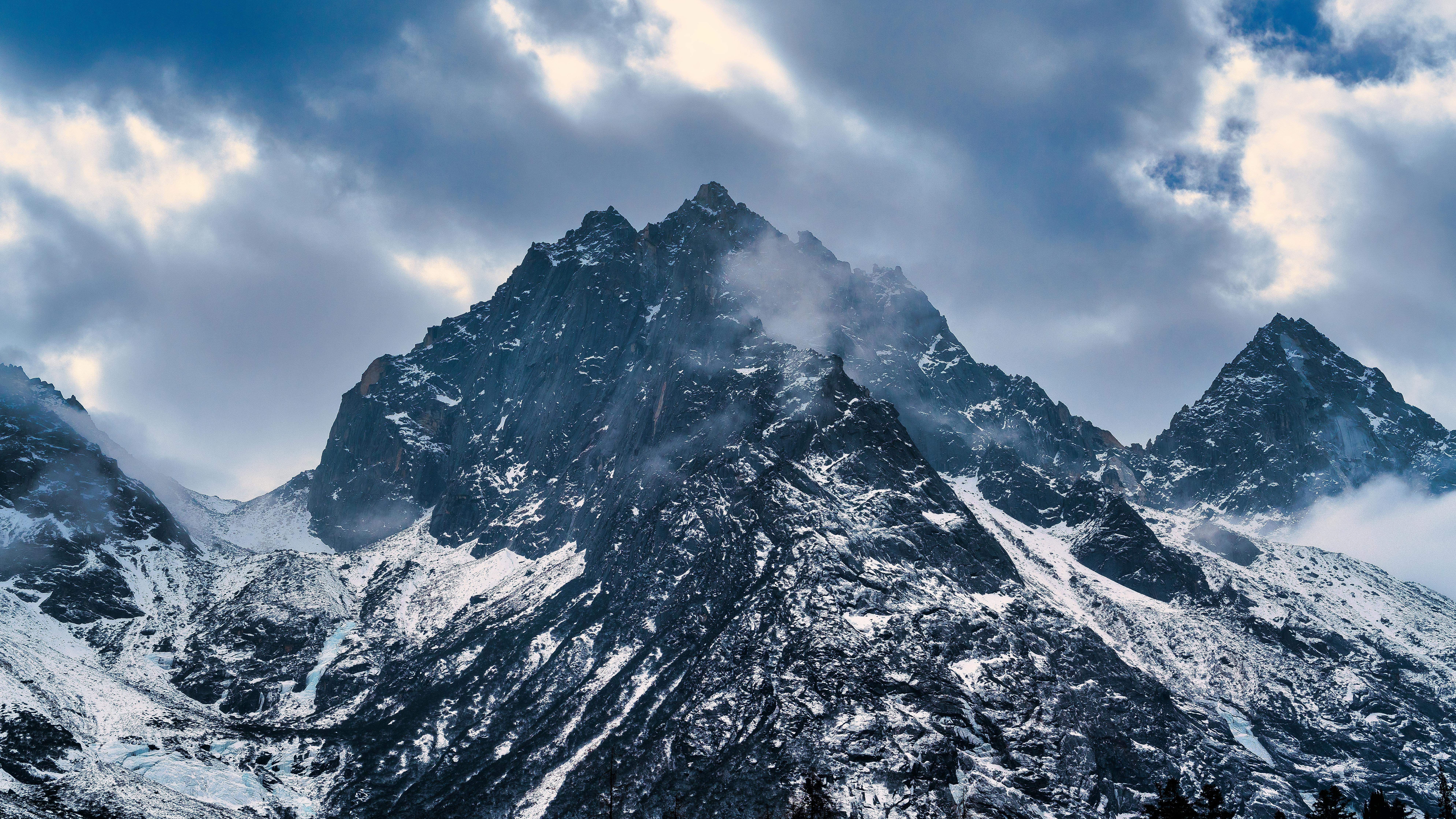 Majestic Mountains Landscape · Free Stock Photo