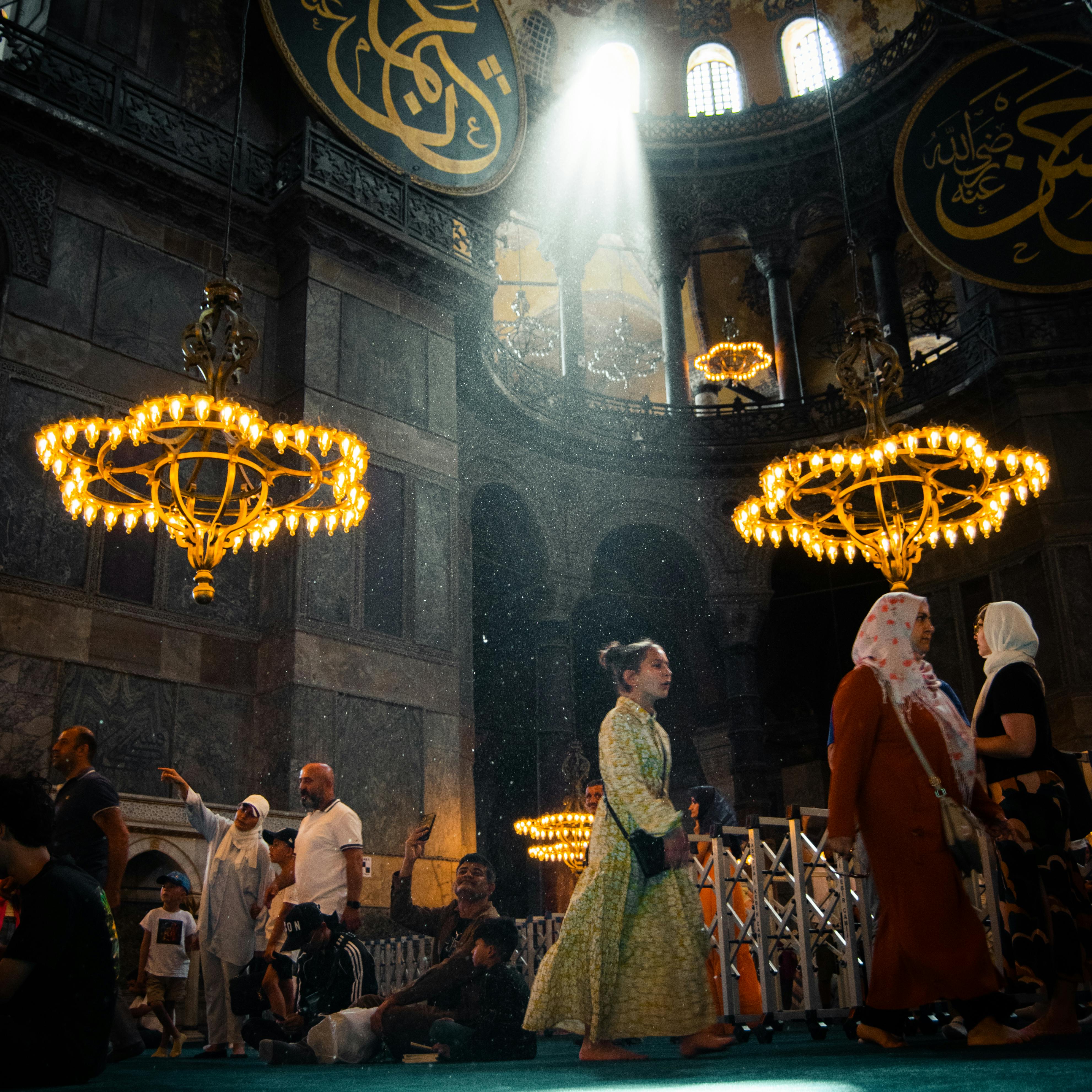 People at the Hagia Sophia Grand Mosque · Free Stock Photo