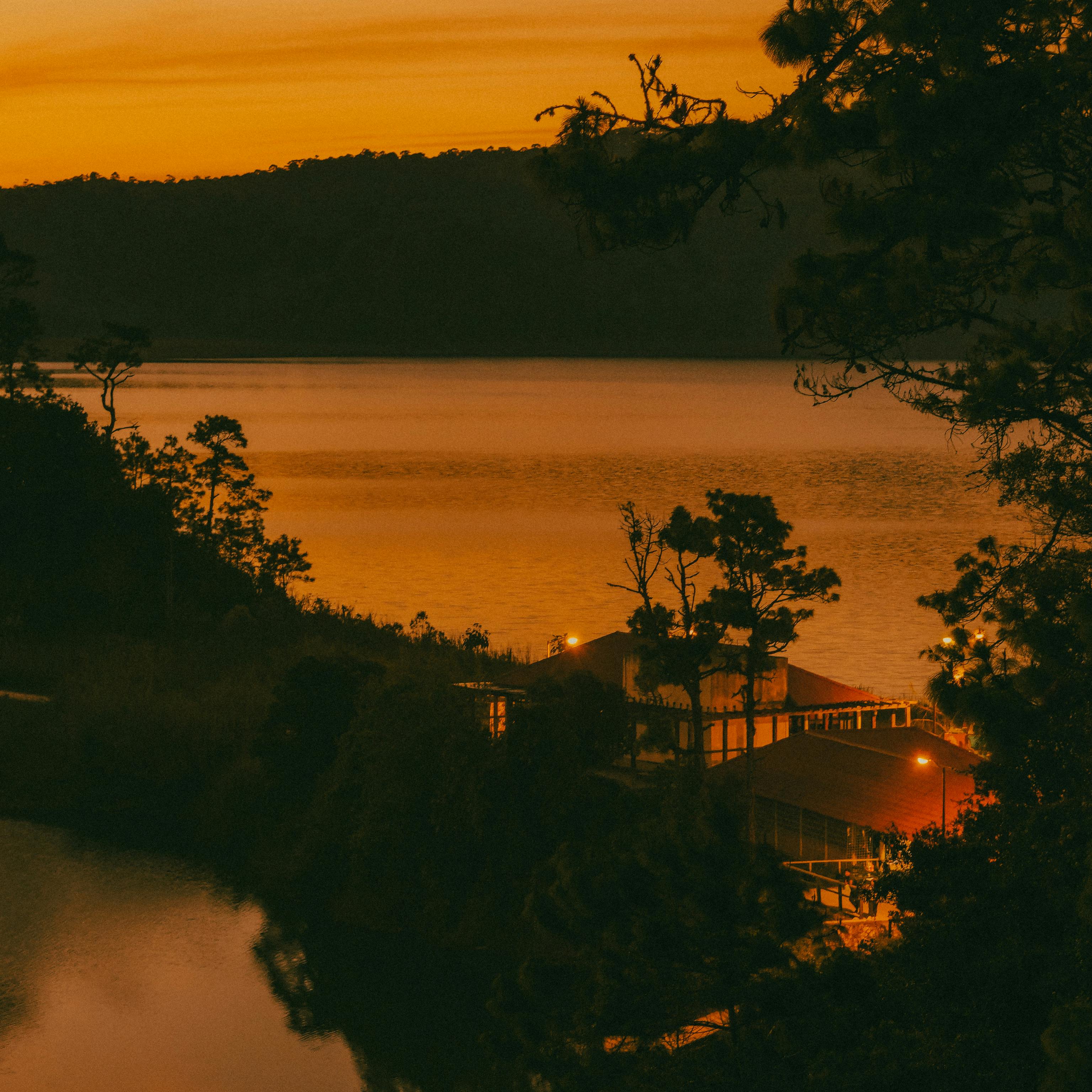 Sumer Landscape with Lake · Free Stock Photo