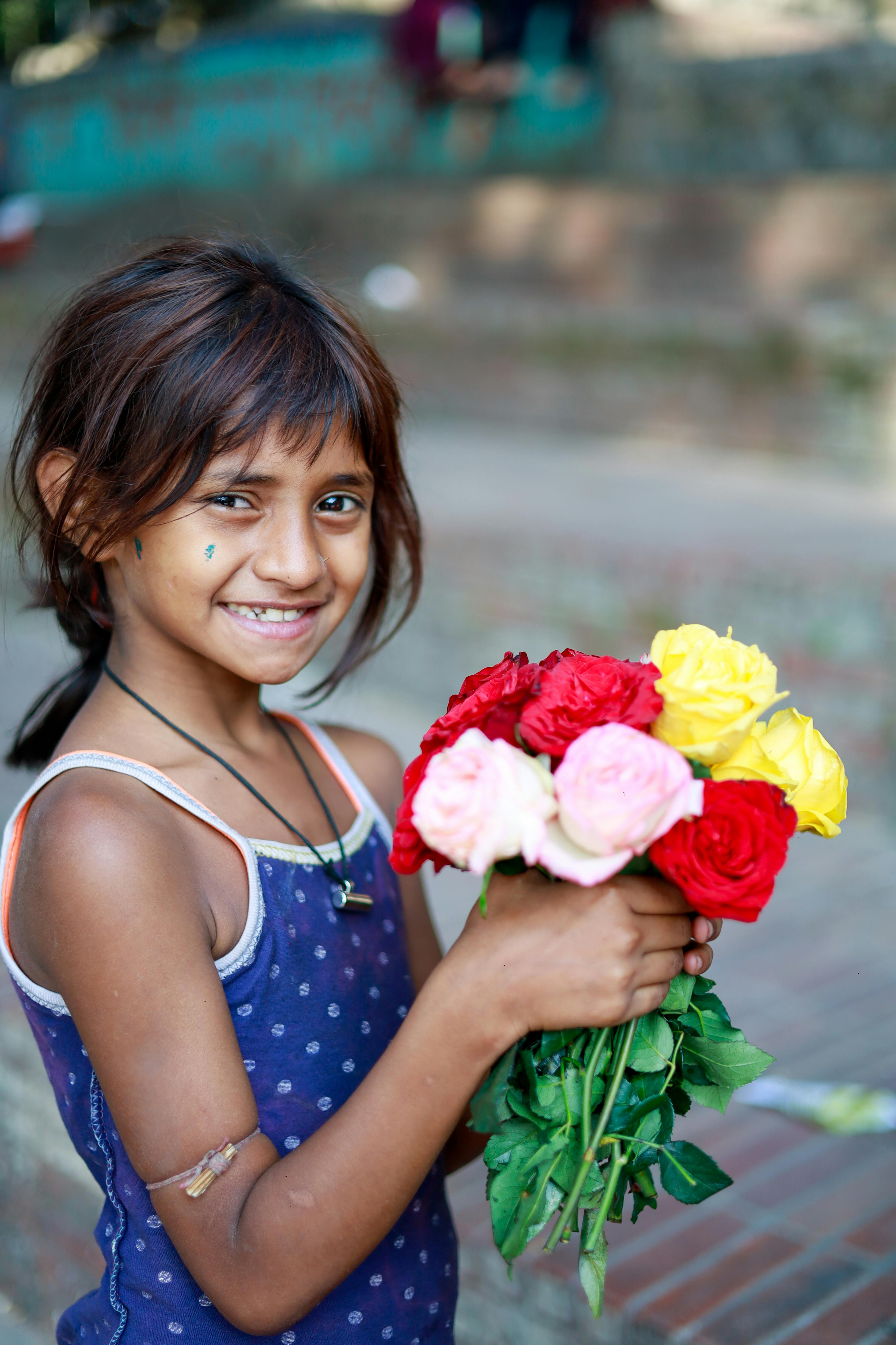 Girl Holding Roses Photos, Download The BEST Free Girl Holding Roses ...