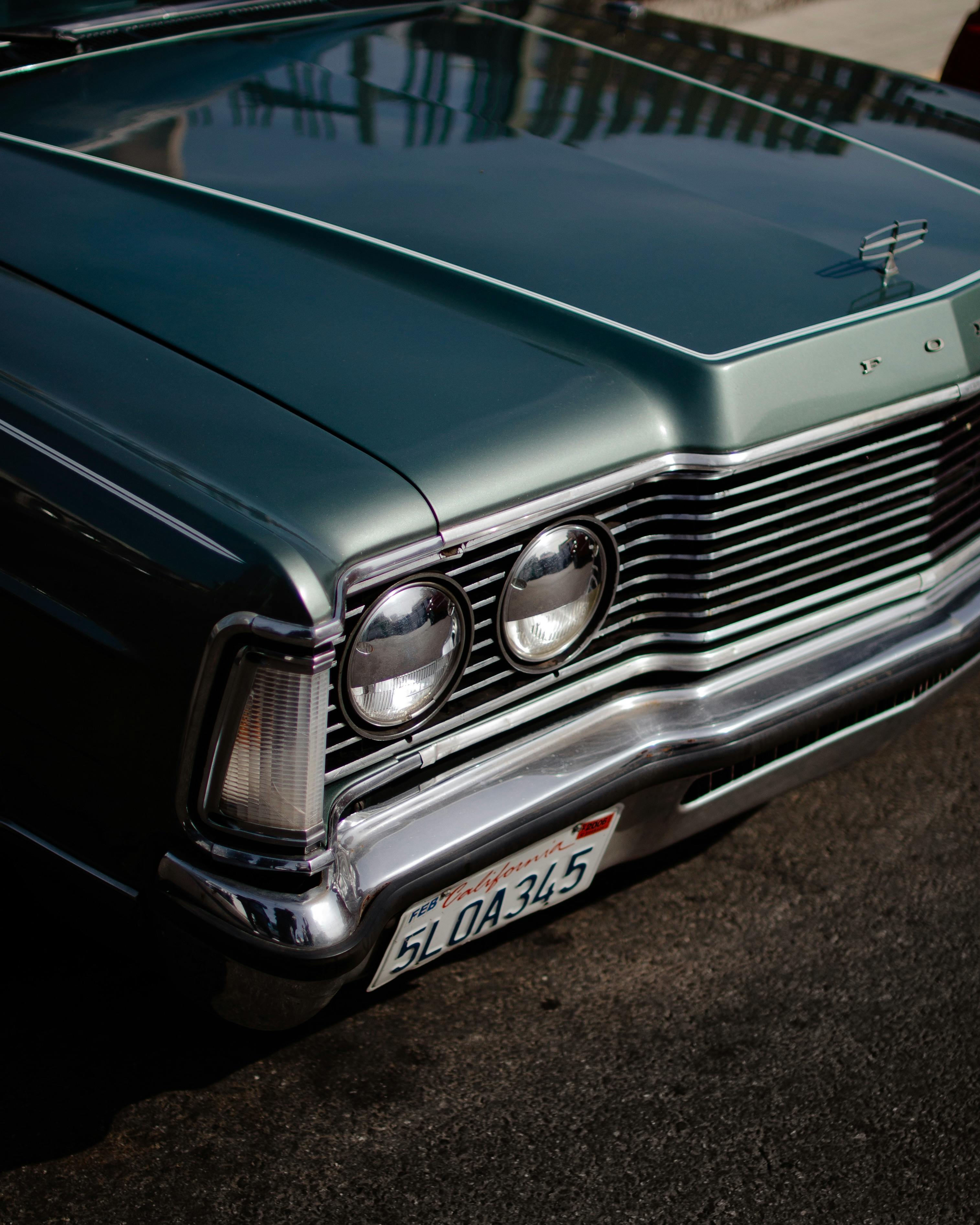 Vintage Textile Machine · Free Stock Photo