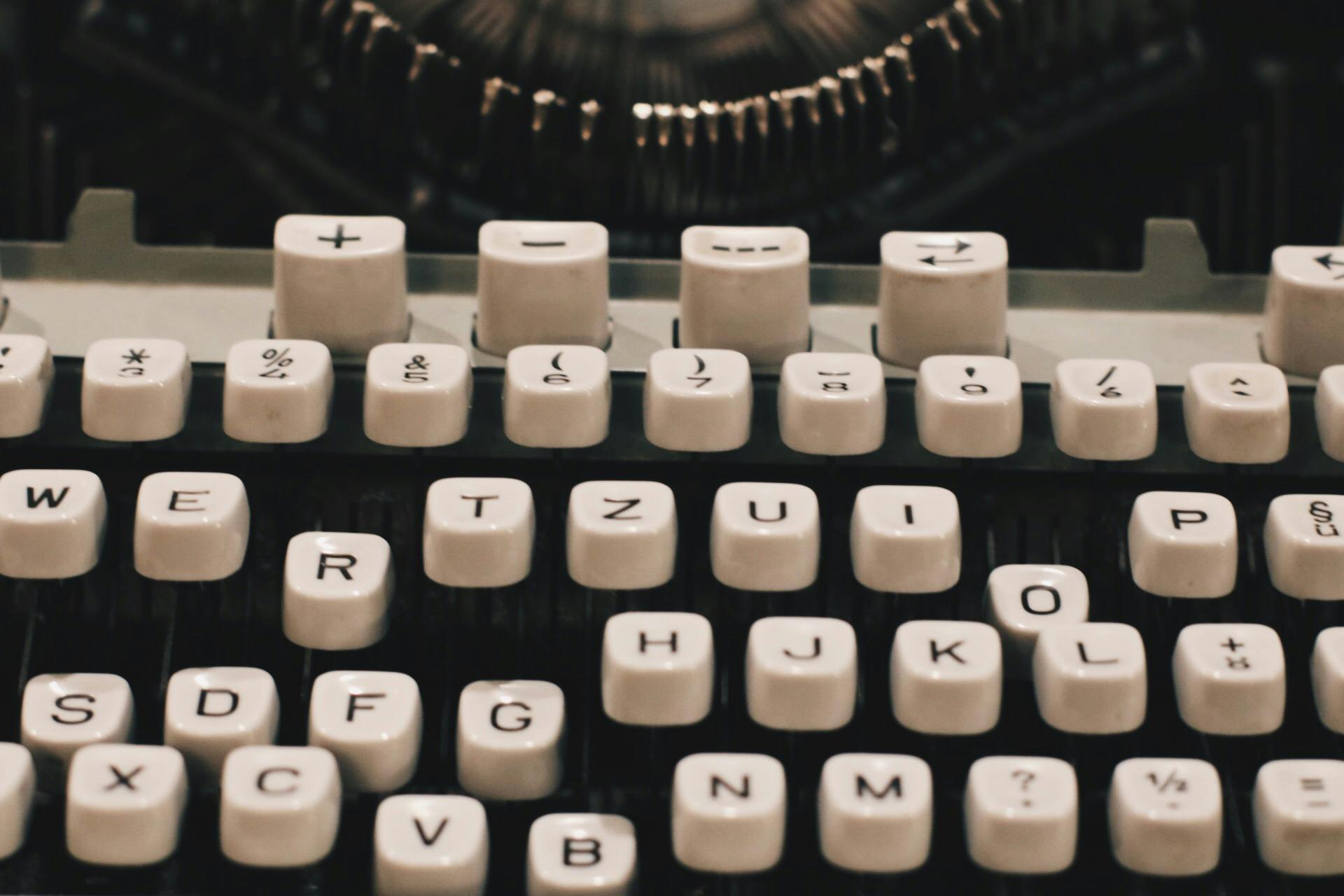 Close-up Photography Of Typewriter · Free Stock Photo