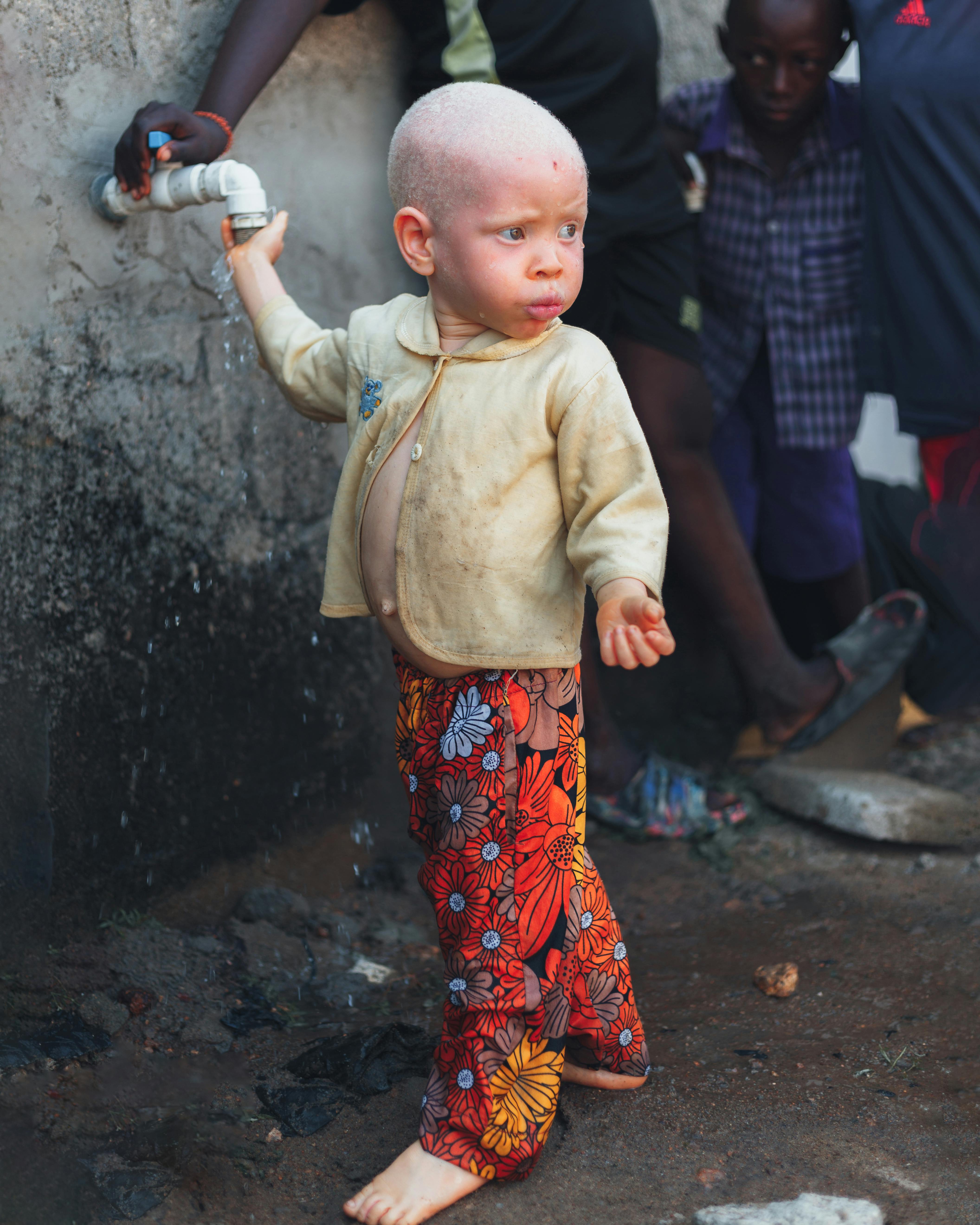 Kid Standing Photos, Download The BEST Free Kid Standing Stock Photos ...