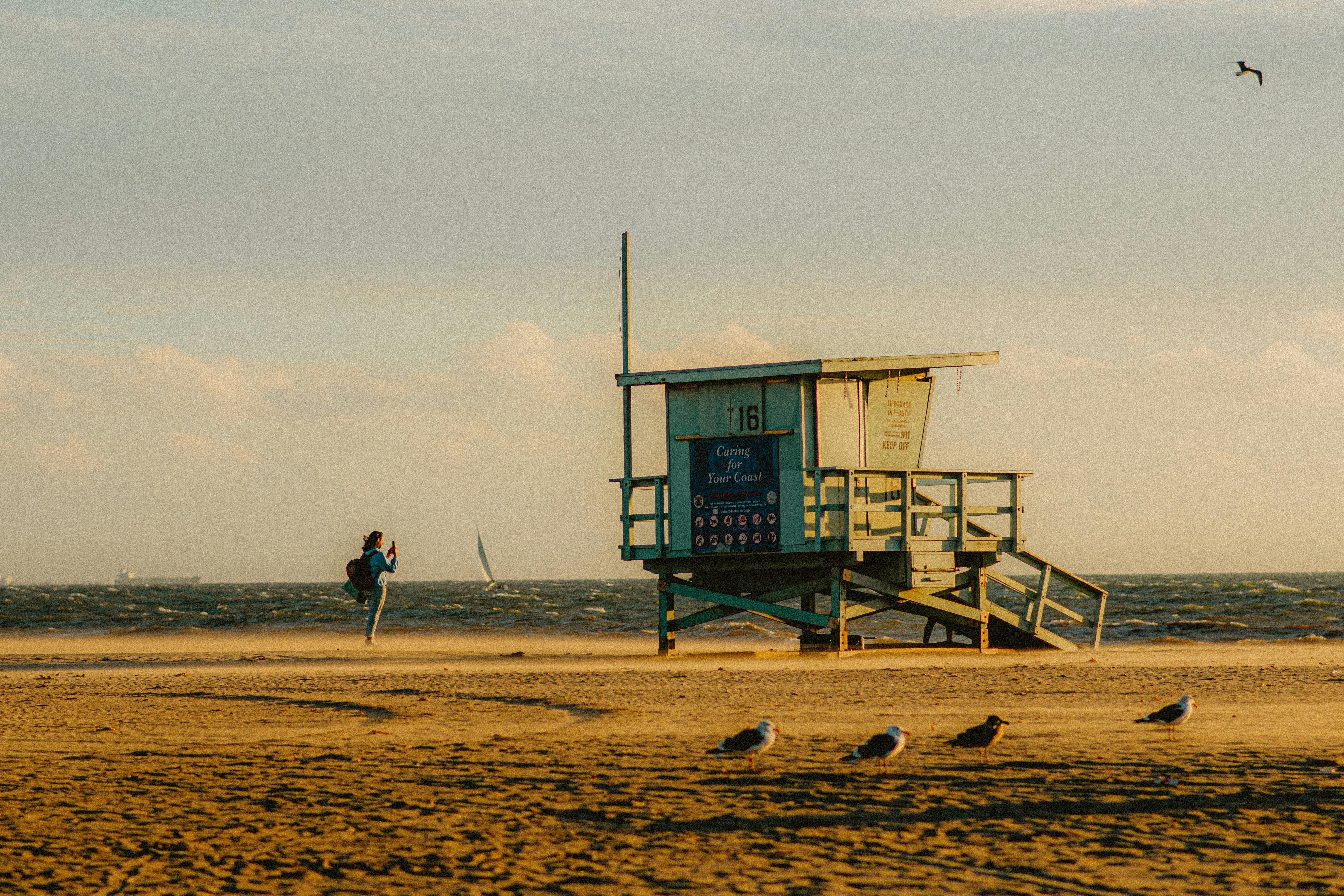 Empty Life Guard Post · Free Stock Photo