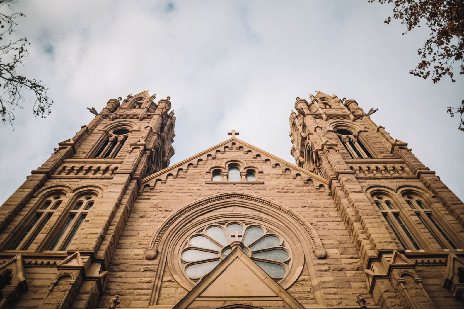 What Time Does Church End on Sunday? [Comprehensive Answer] - CGAA.org