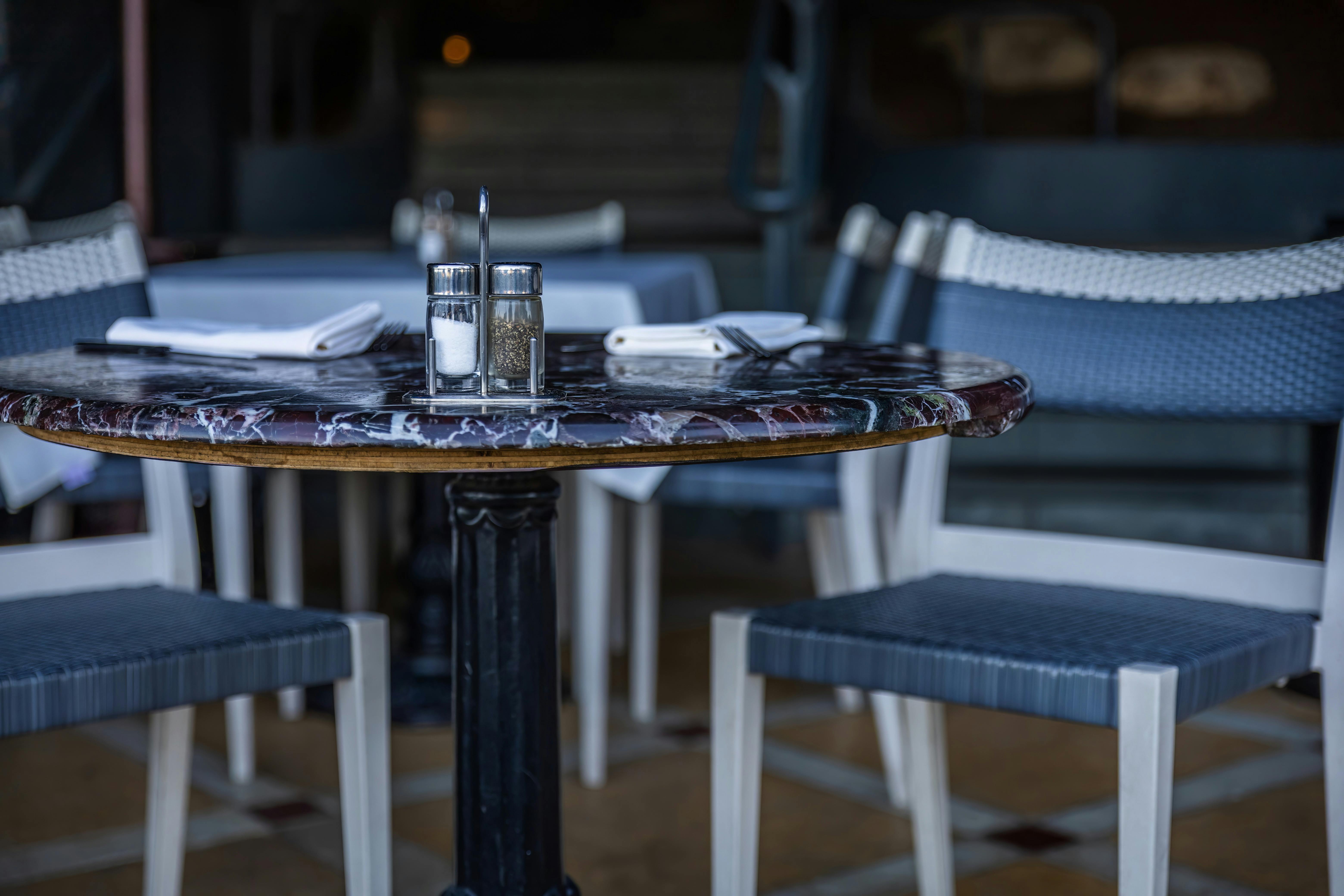 Empty Seats at a Restaurant · Free Stock Photo