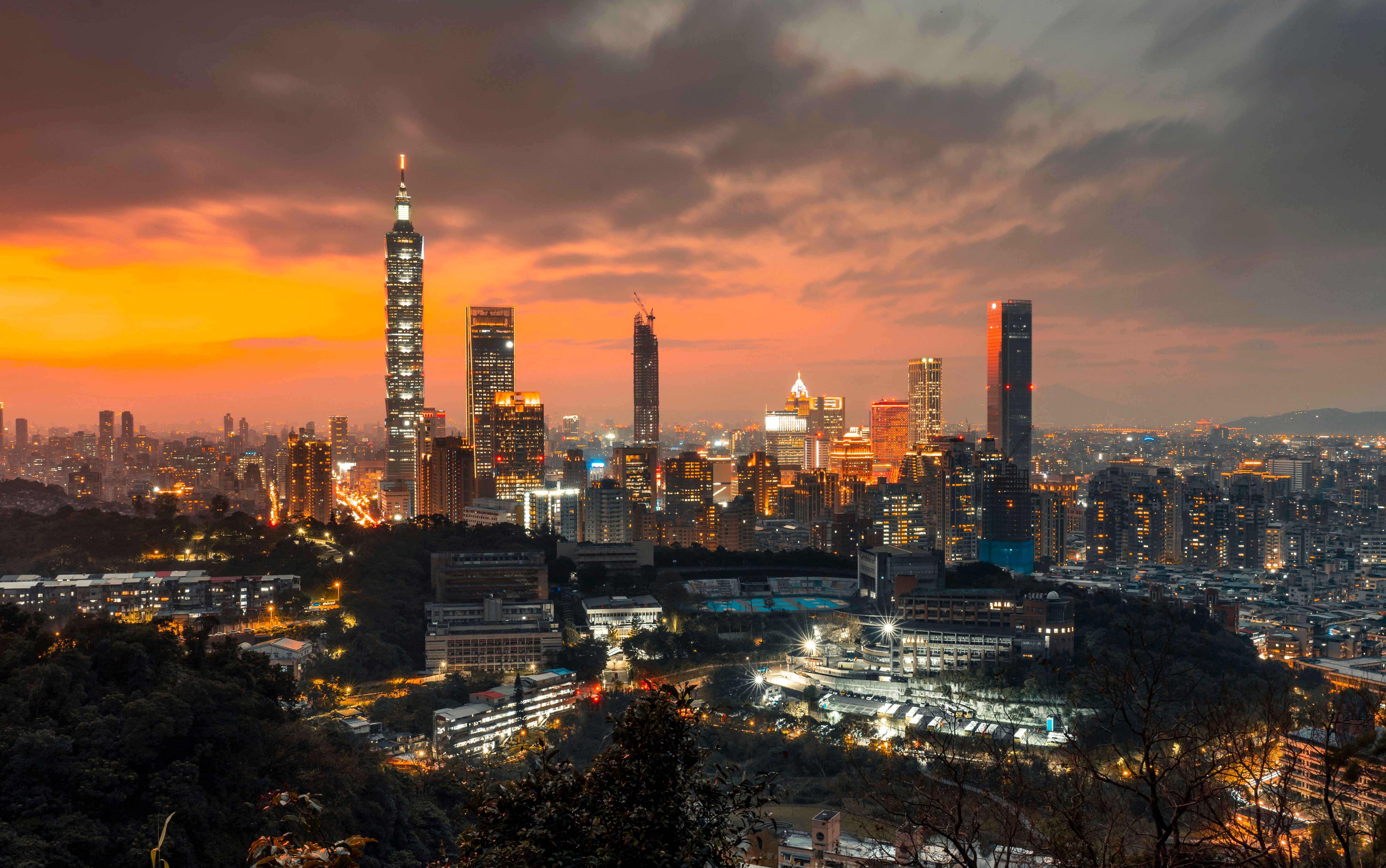 Panorama of Taipei Downtown at Sunset, Taiwan · Free Stock Photo