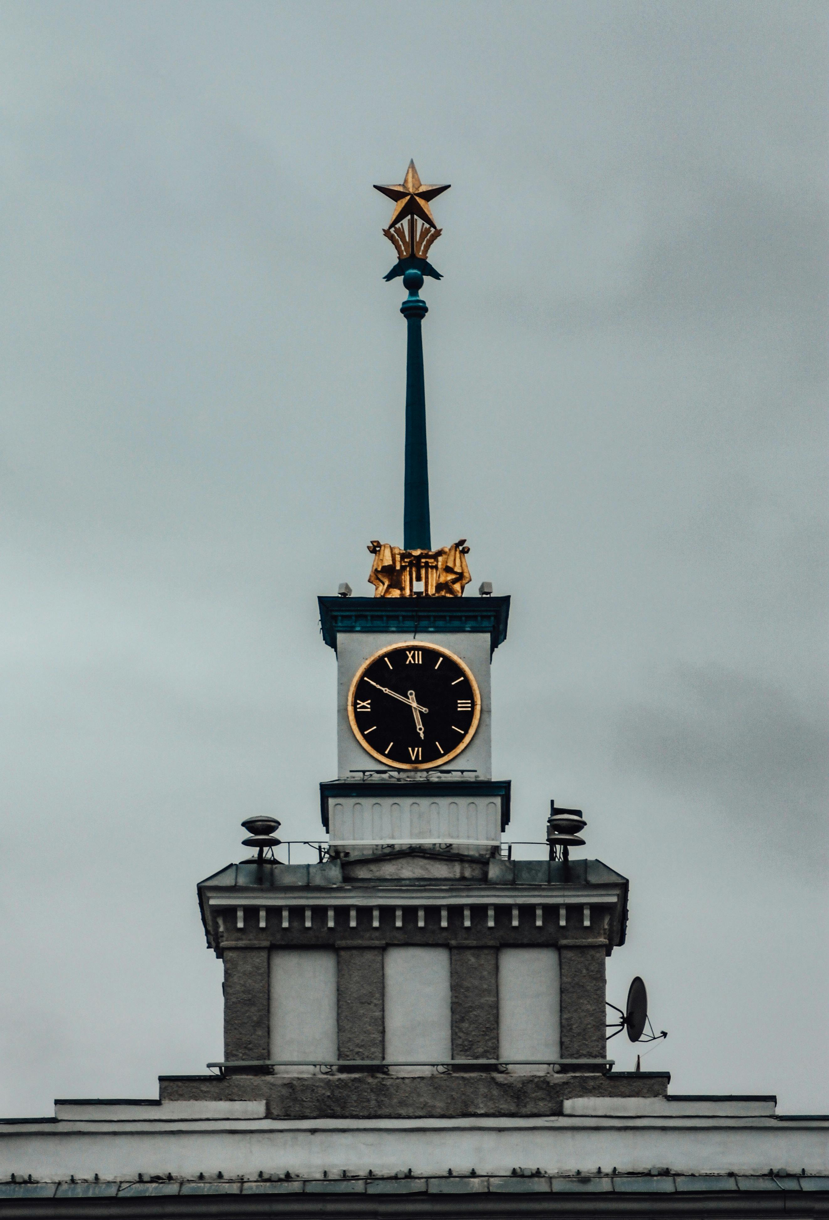 A Clock on a Building · Free Stock Photo