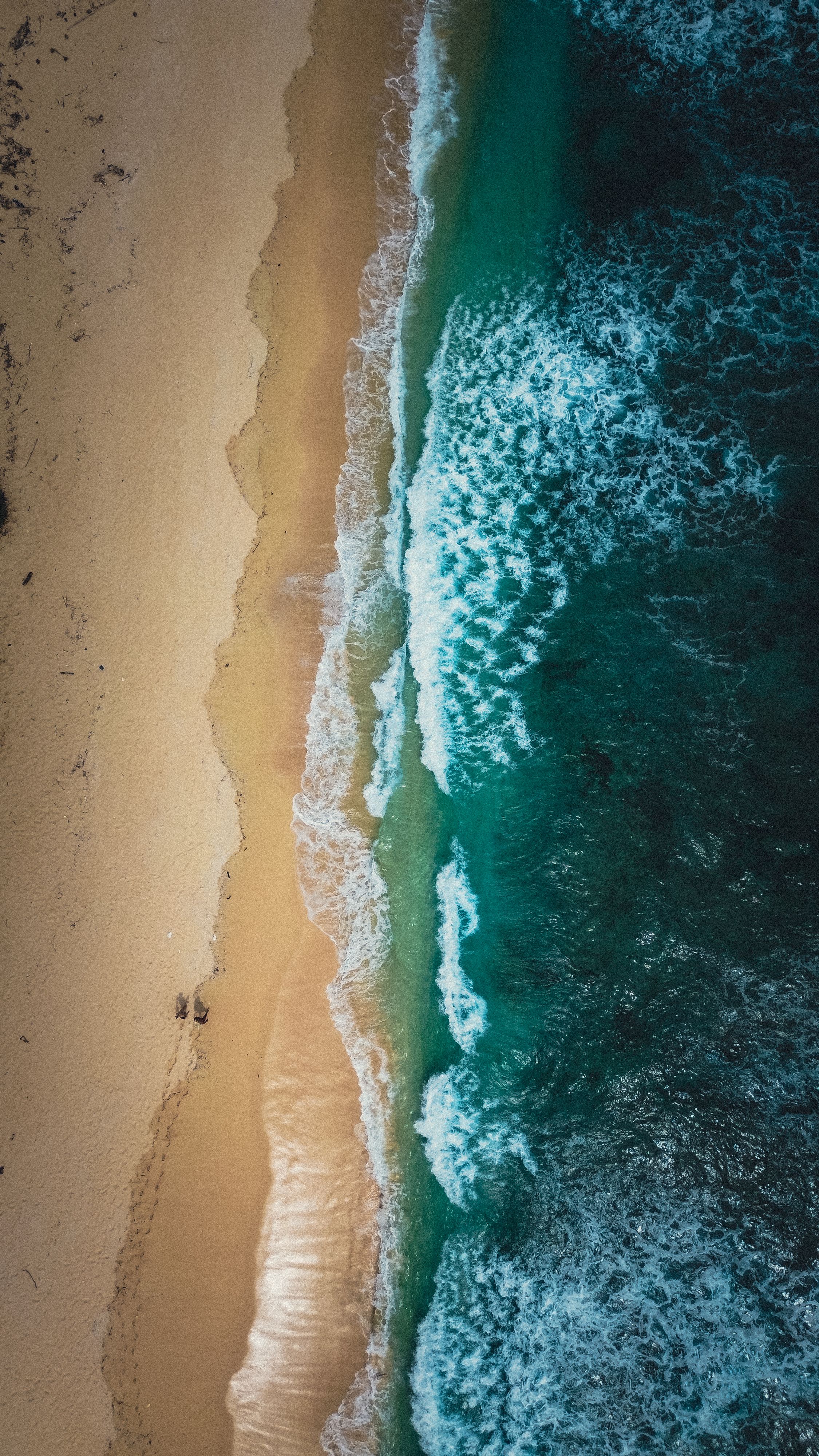 Birds Eye View of Waves on Shore · Free Stock Photo