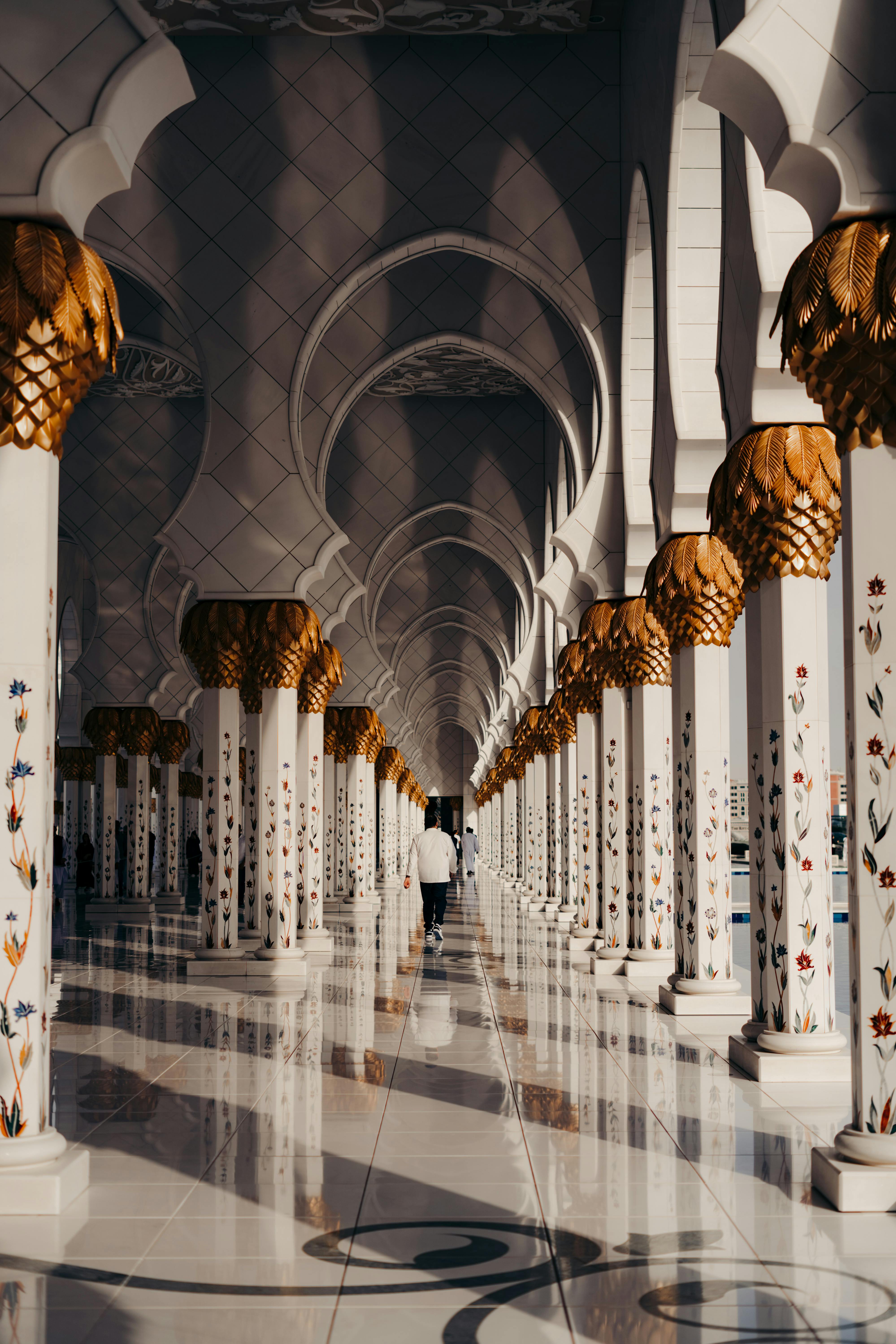 Sheikh Zayed Grand Mosque Seen from Courtyard · Free Stock Photo