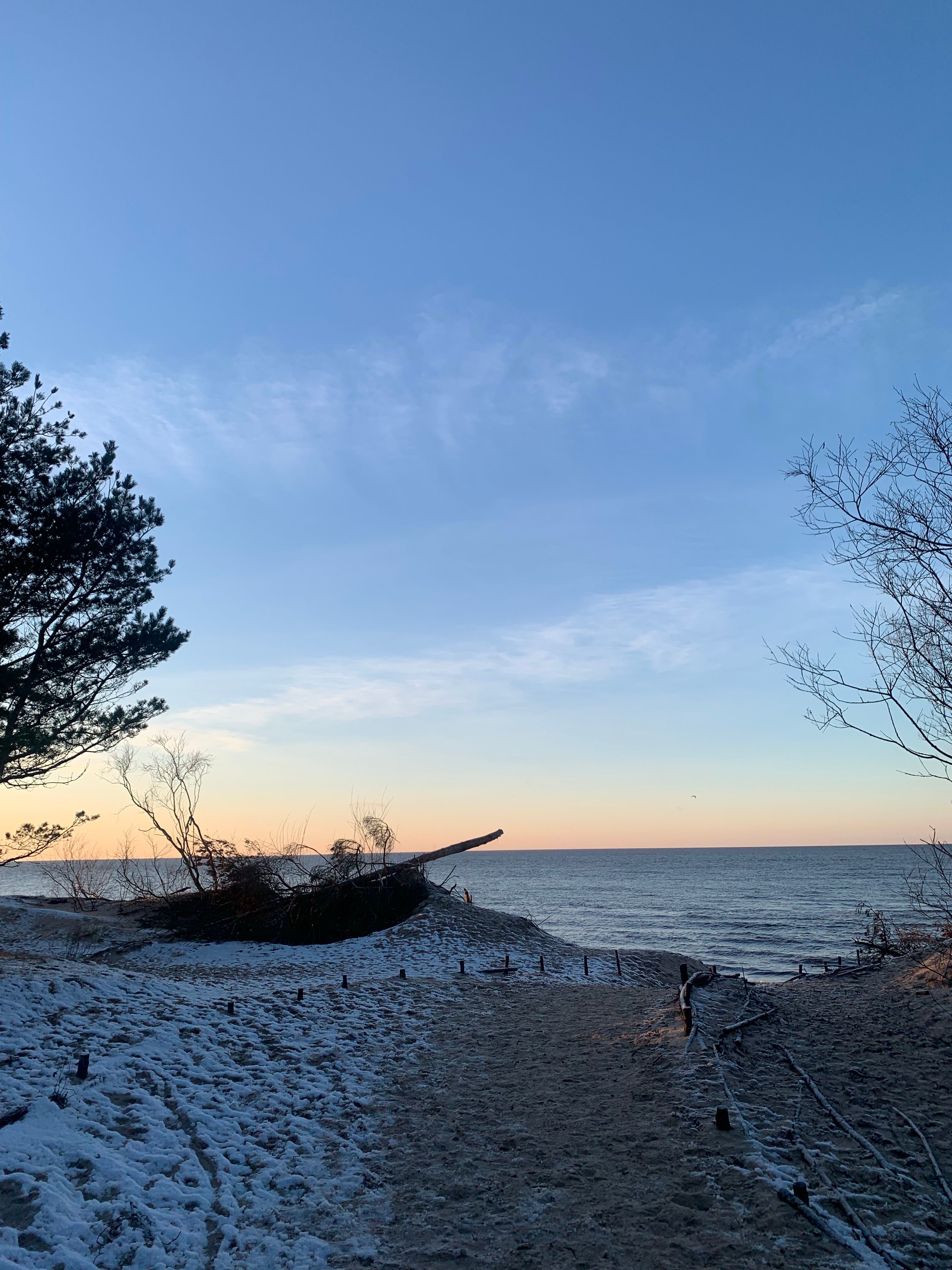 Snowy Beach and the Seascape at Sunset · Free Stock Photo