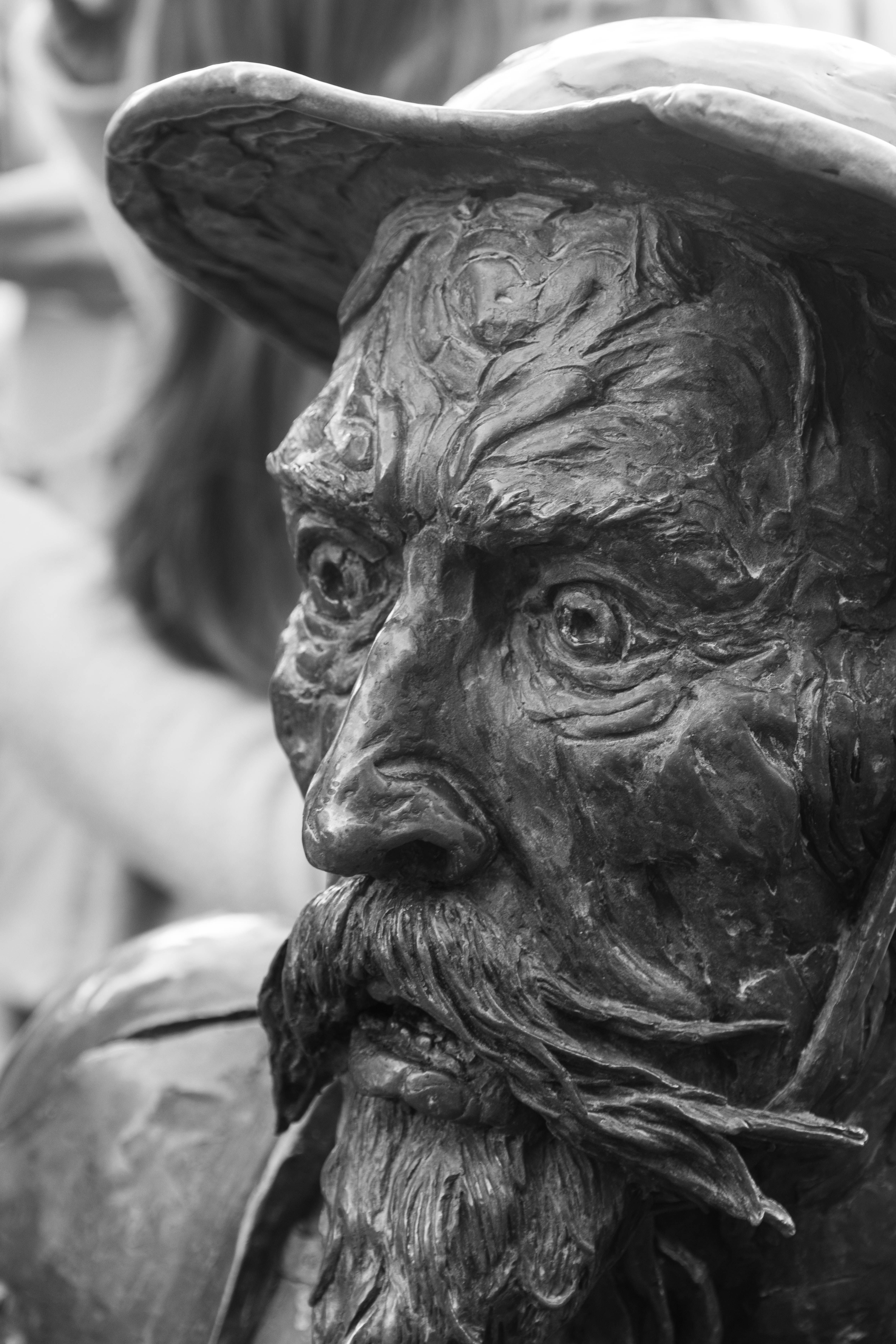 Grayscale Photo of a Statue · Free Stock Photo