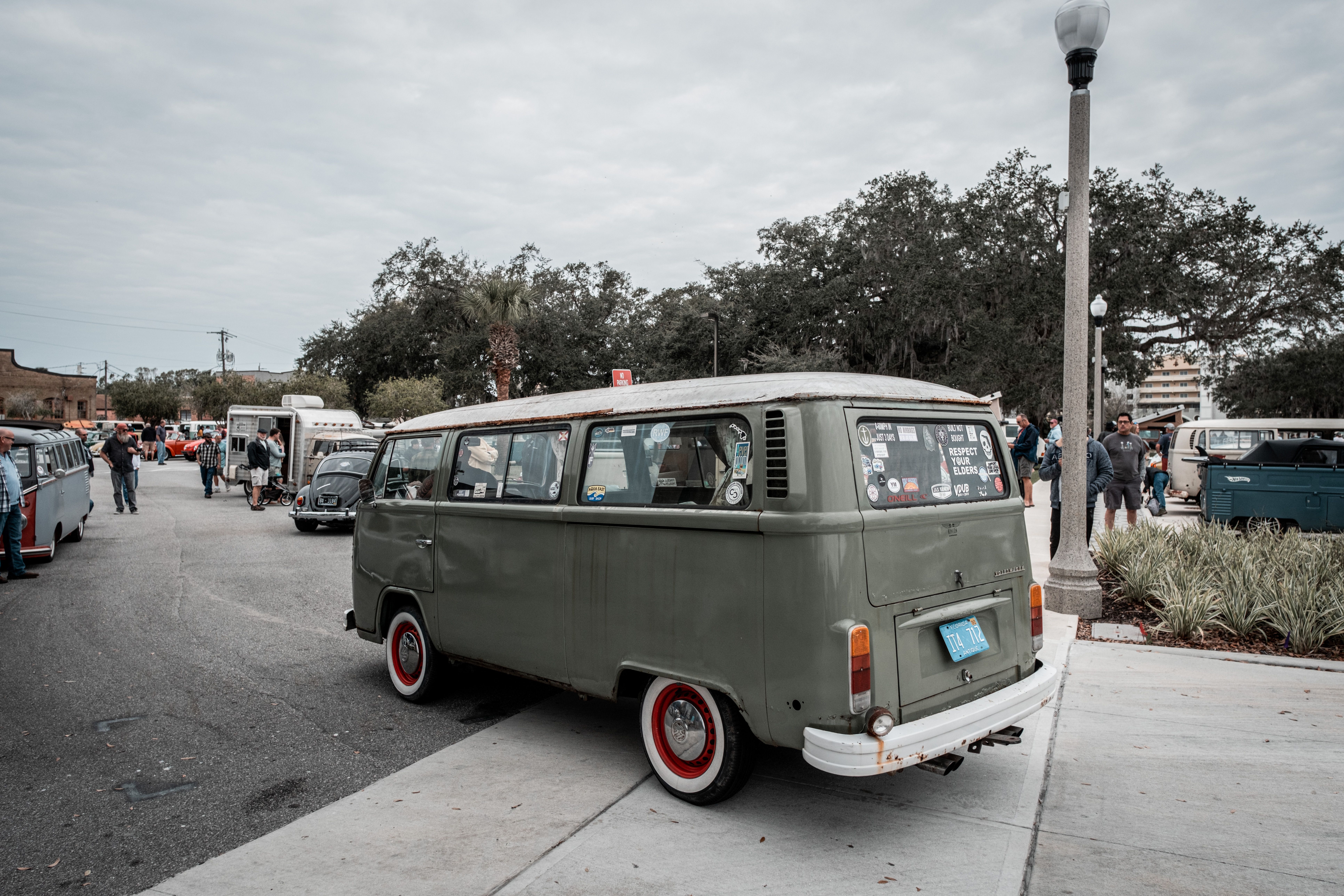 Green Old-fashioned Volkswagen Mini Van · Free Stock Photo