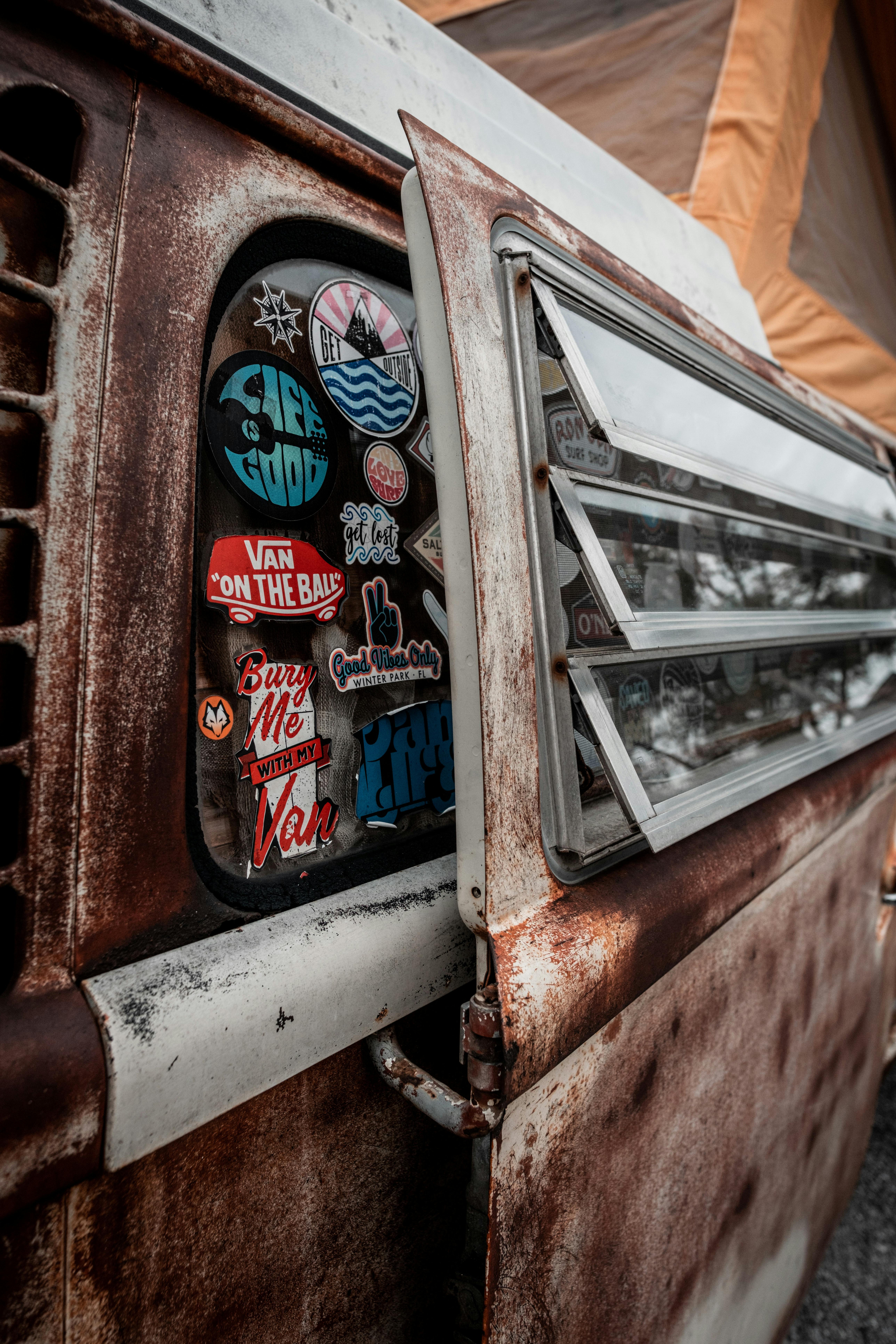 Rusty Retro Vehicle · Free Stock Photo