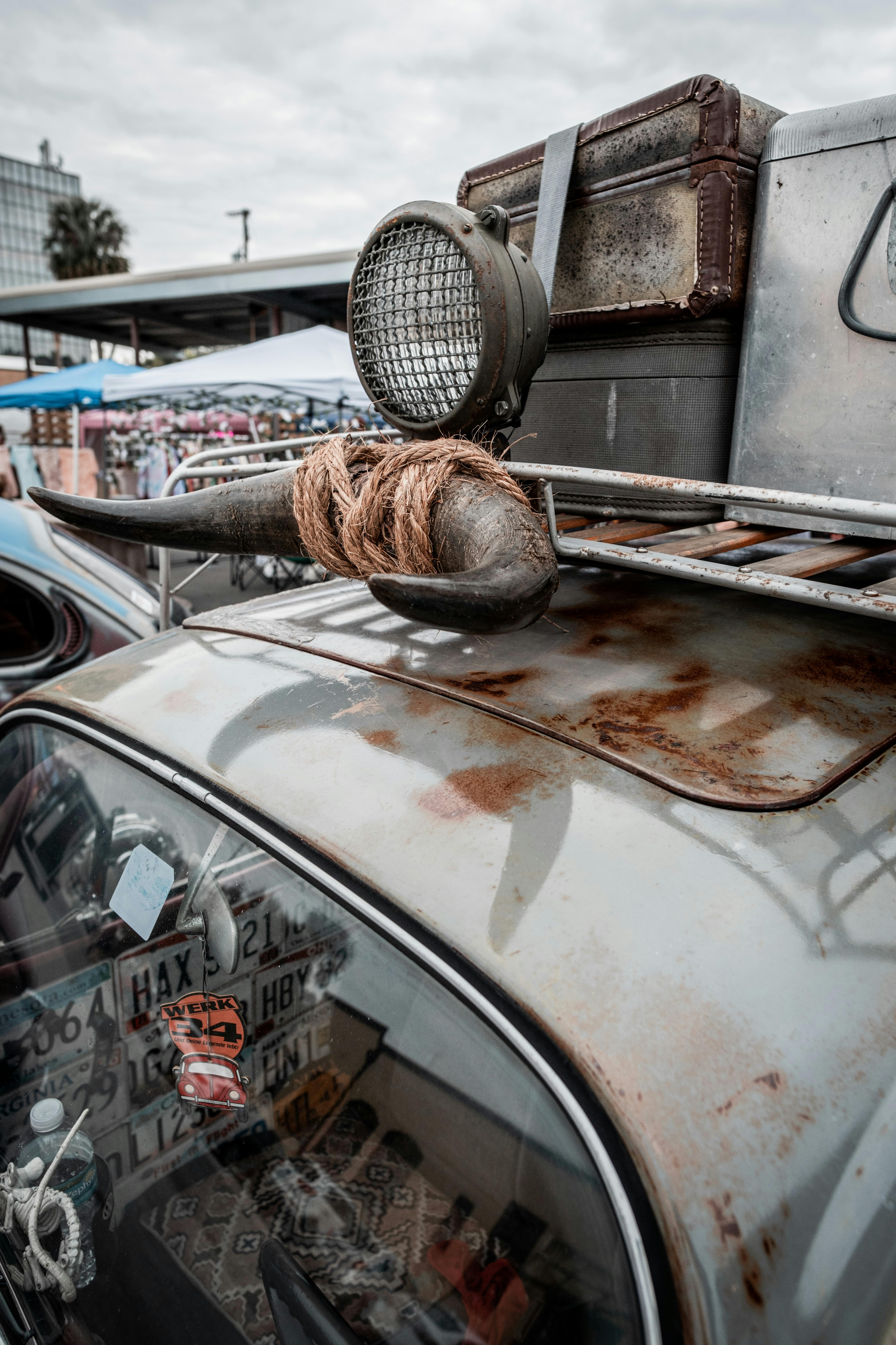 Close-up of a Rusty Volkswagen Beetle at a Car Meet · Free Stock Photo