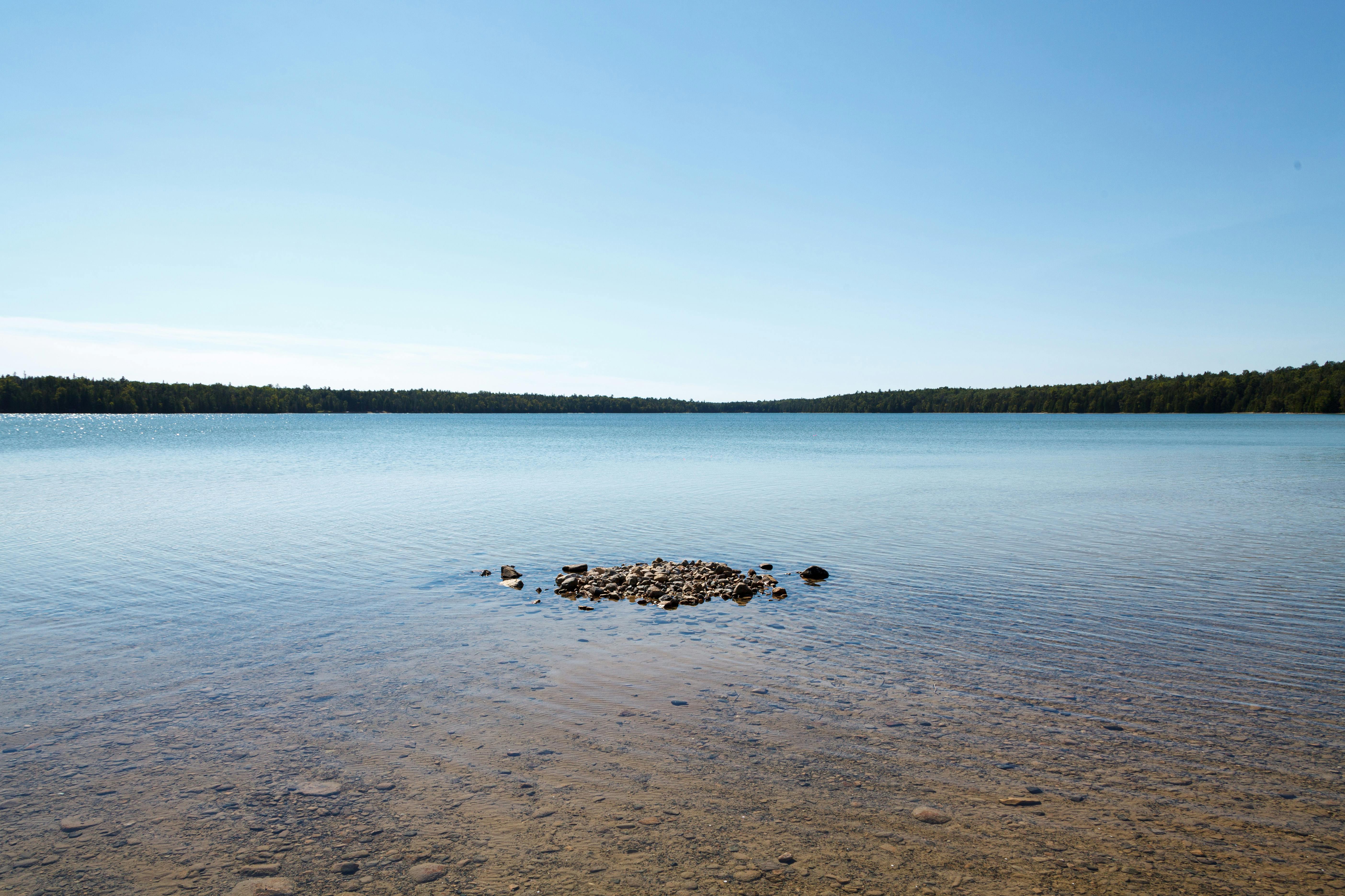 Idyllic Placid Lake · Free Stock Photo
