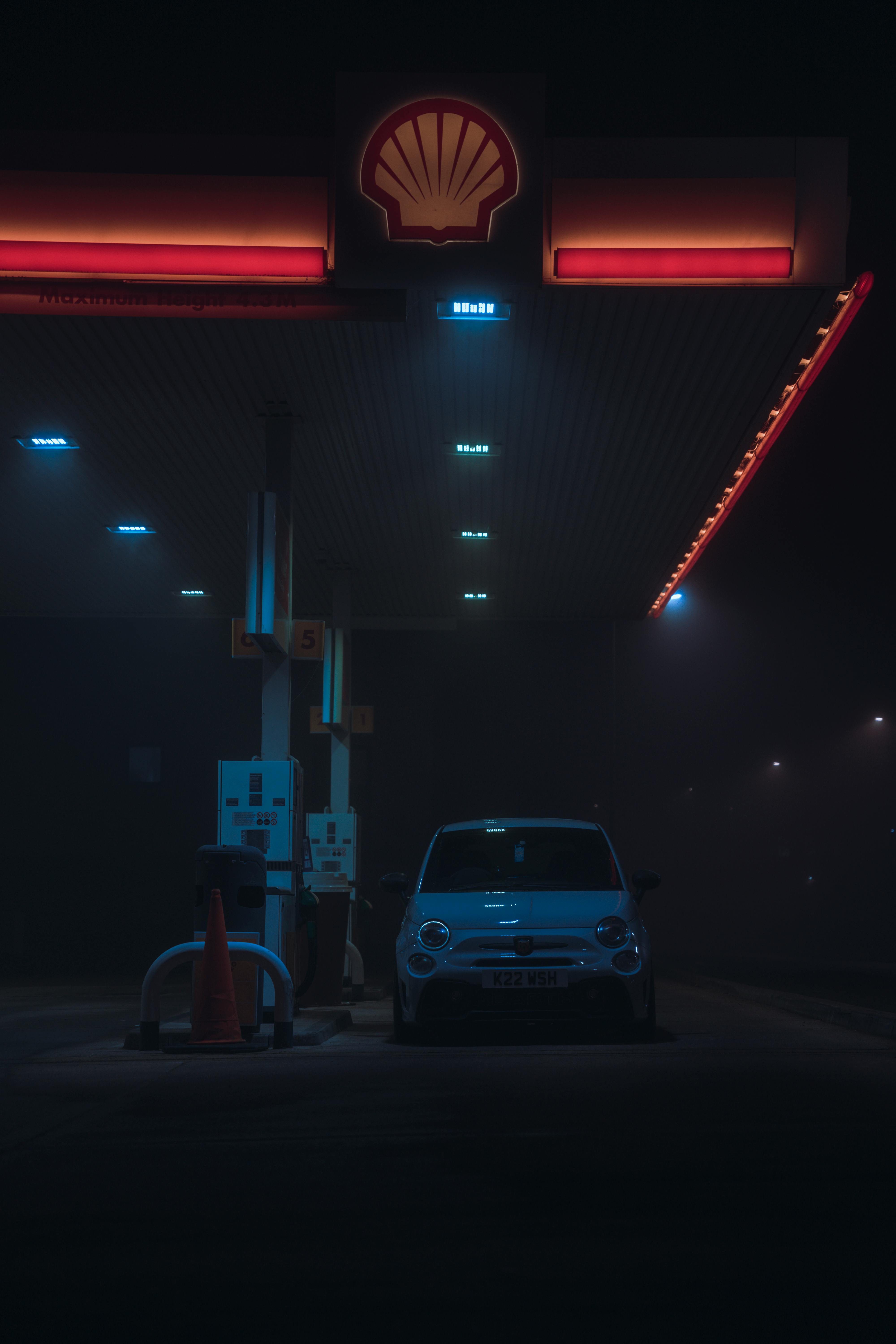 Shell Fuel Station · Free Stock Photo